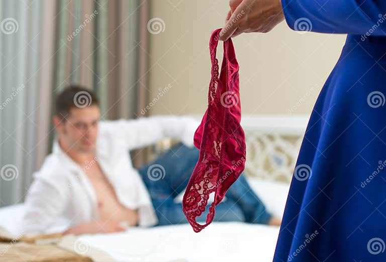 Donna senza mutandine fotografia stock. Immagine di interno - 82541620