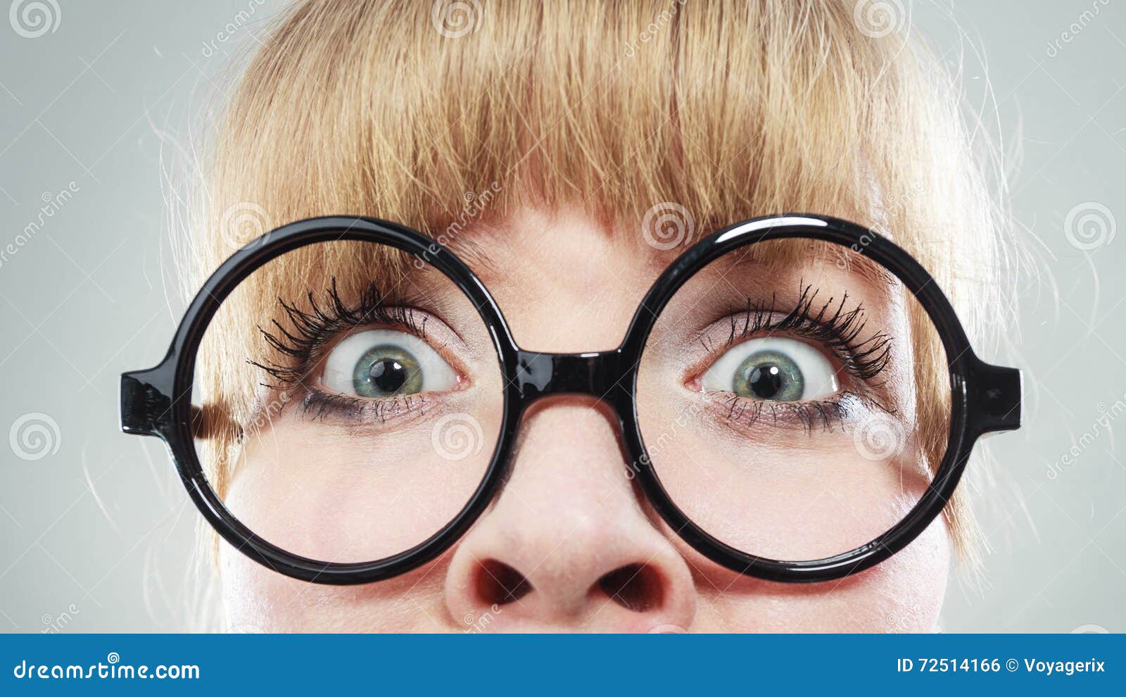 Donna Spaventata Con Gli Occhi Spalancati Fotografia Stock - Immagine di interessato, ansia ...