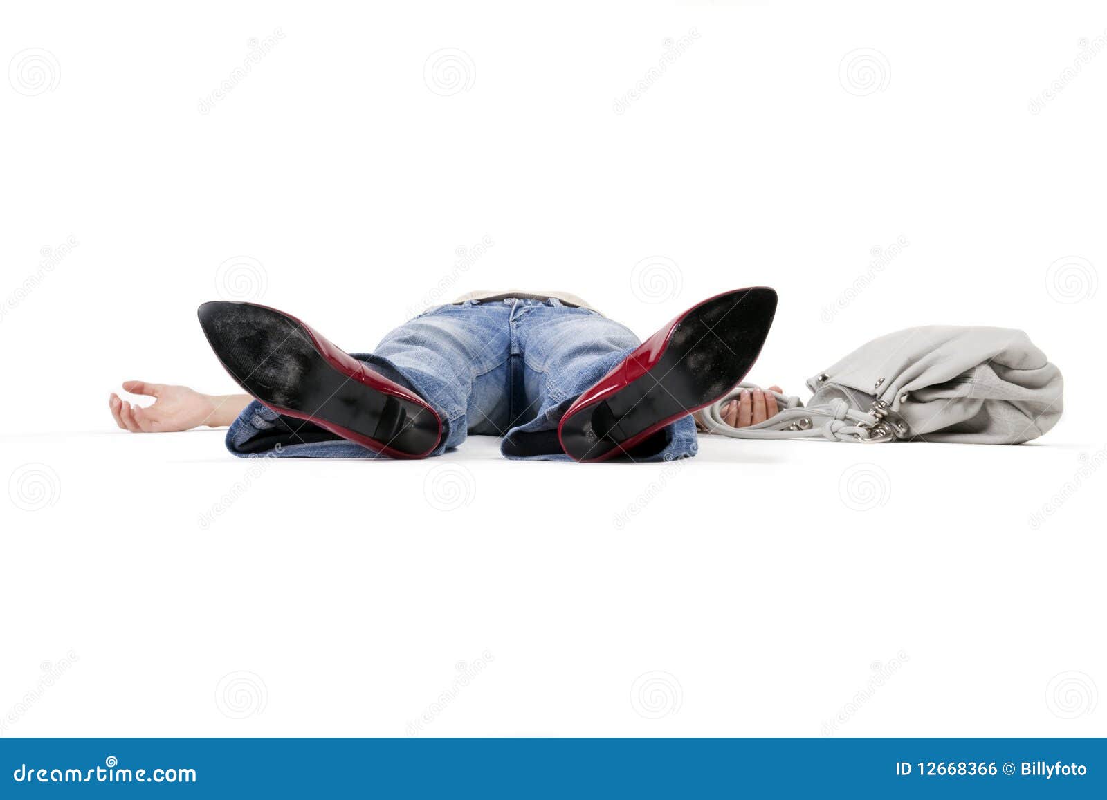 Donna in un debole fotografia stock. Immagine di piede - 12668366