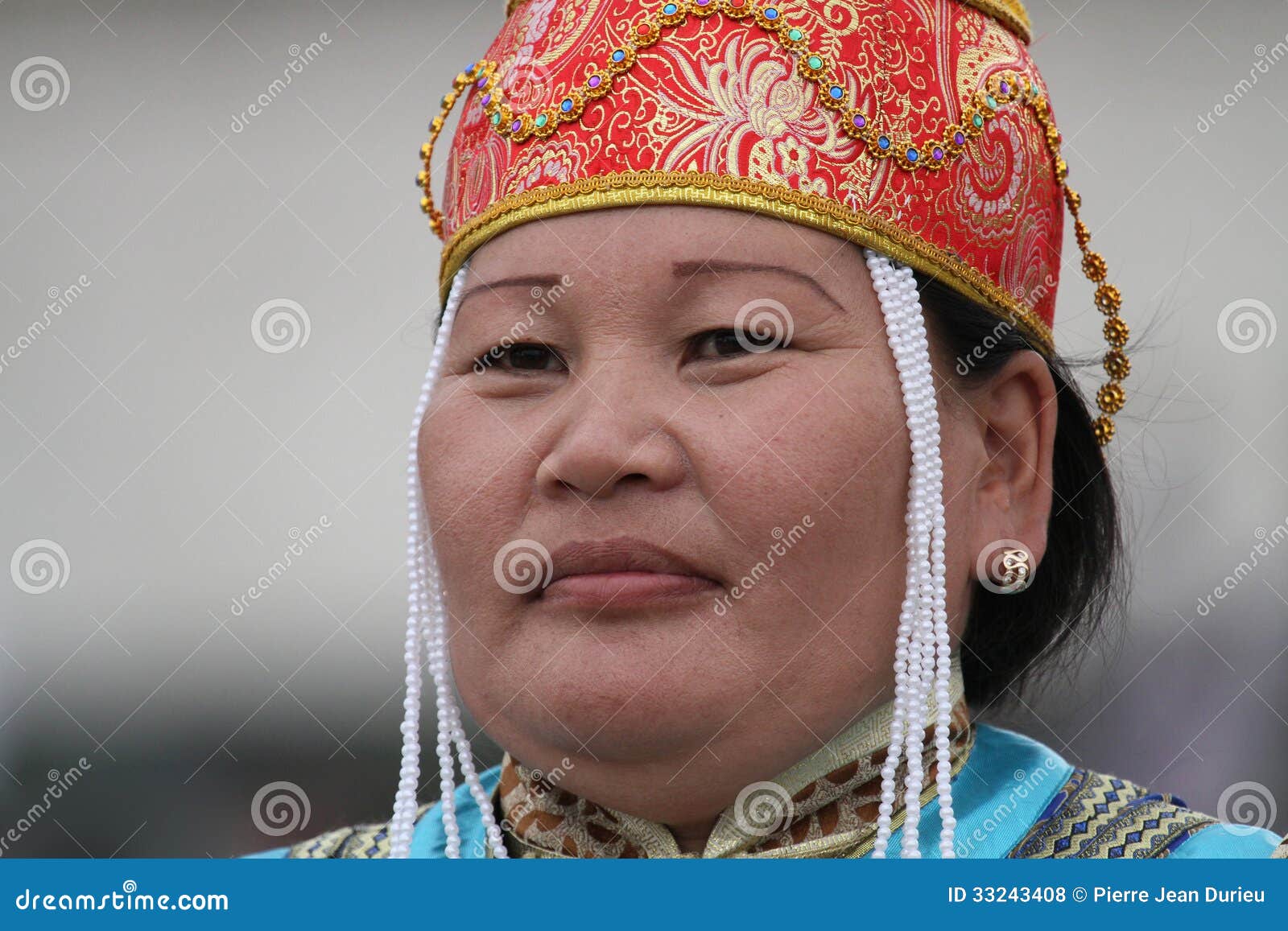 Donna in Vestiti Mongoli Tradizionali Fotografia Stock Editoriale ...