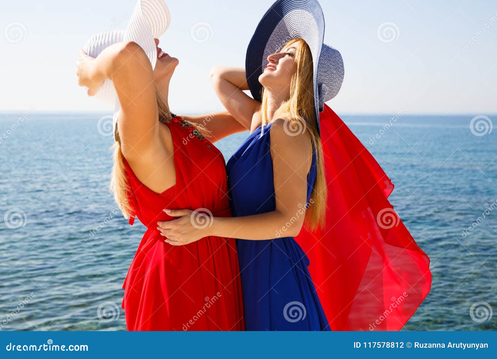 Donne Bionde Fotografia Stock Immagine Di Caucasico 117578812