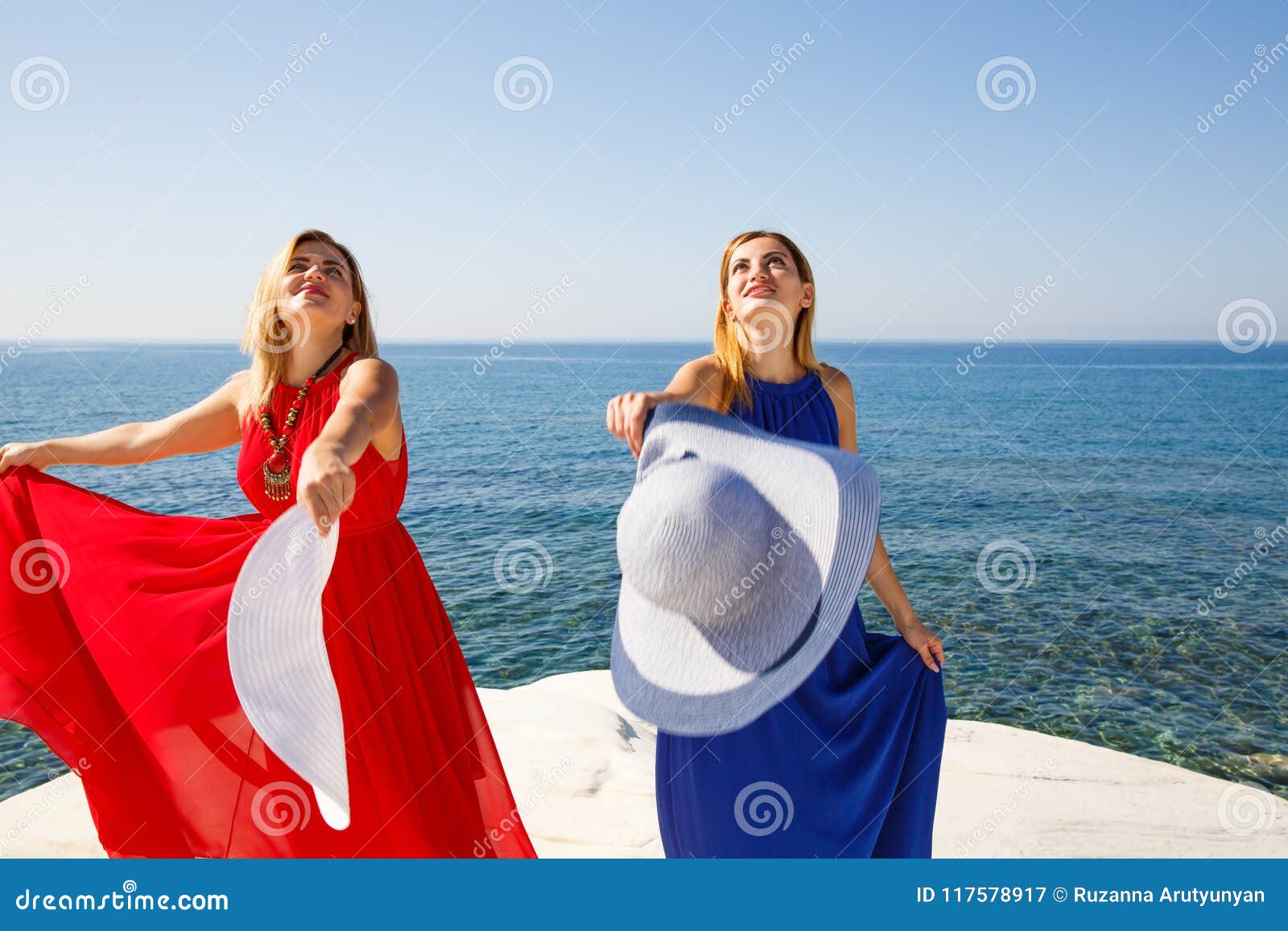 Donne Bionde Immagine Stock Immagine Di Femmina Tessuto 117578917