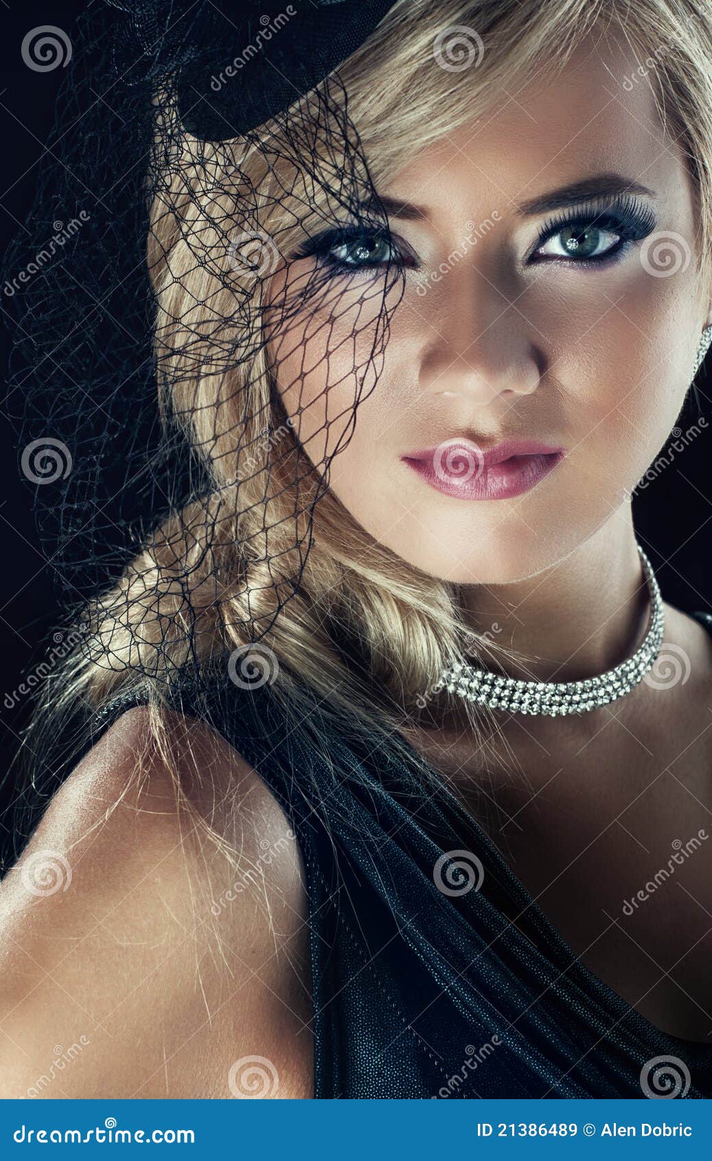 Donne Bionde Immagine Stock Immagine Di Bello Affascinare 21386489
