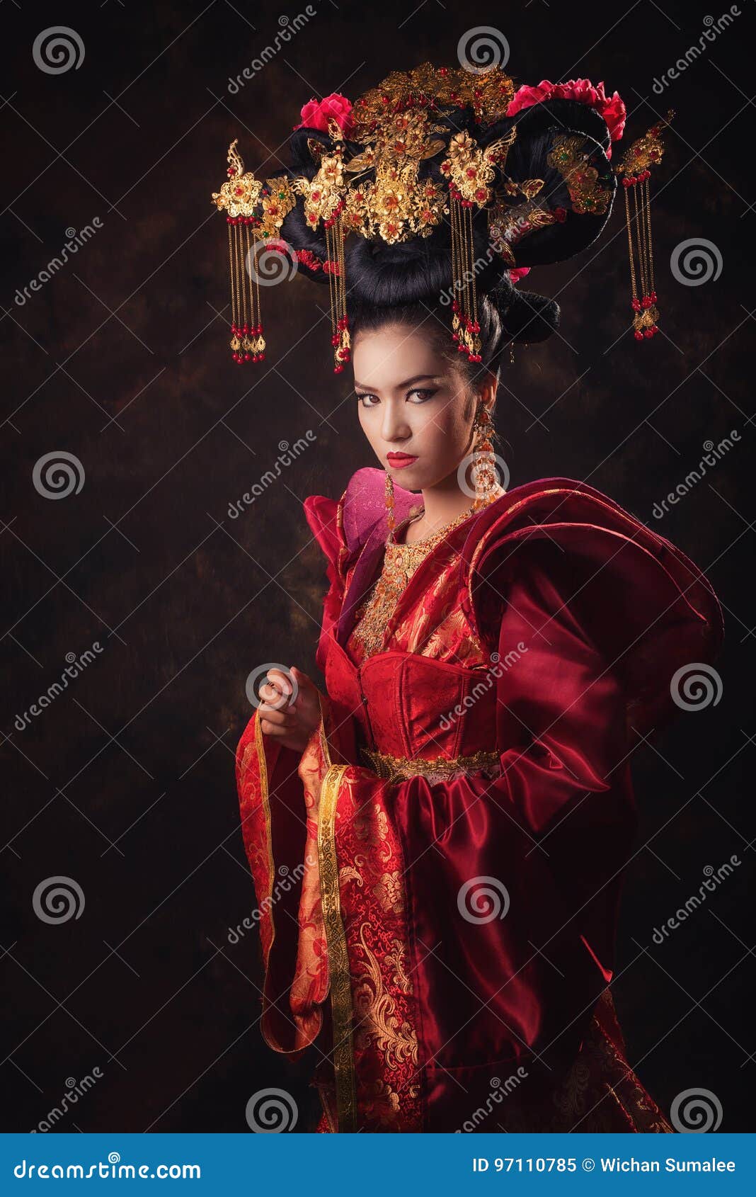 Donne cinesi asiatiche immagine stock. Immagine di vestiti - 97110785