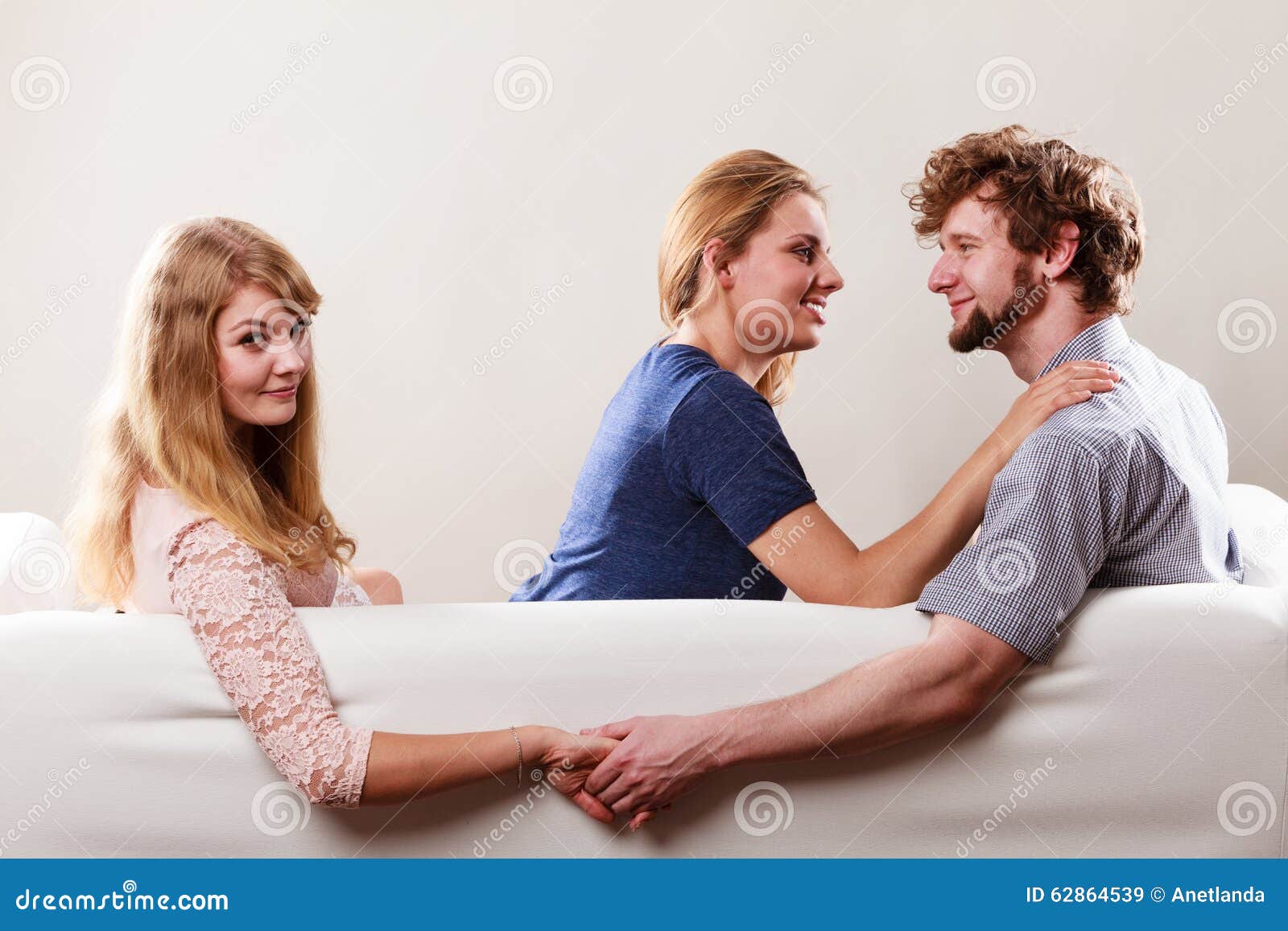 Donne Denunciate Uomo Bello Immagine Stock - Immagine di adolescente ...