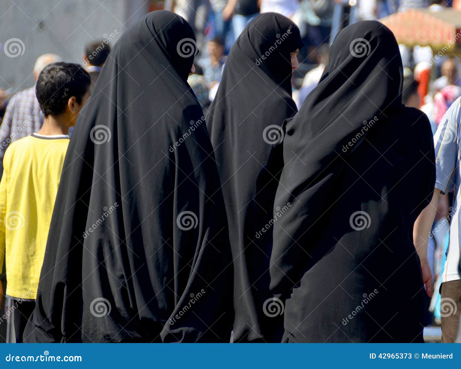 Donne velate musulmani fotografia stock editoriale. Immagine di arabo ...