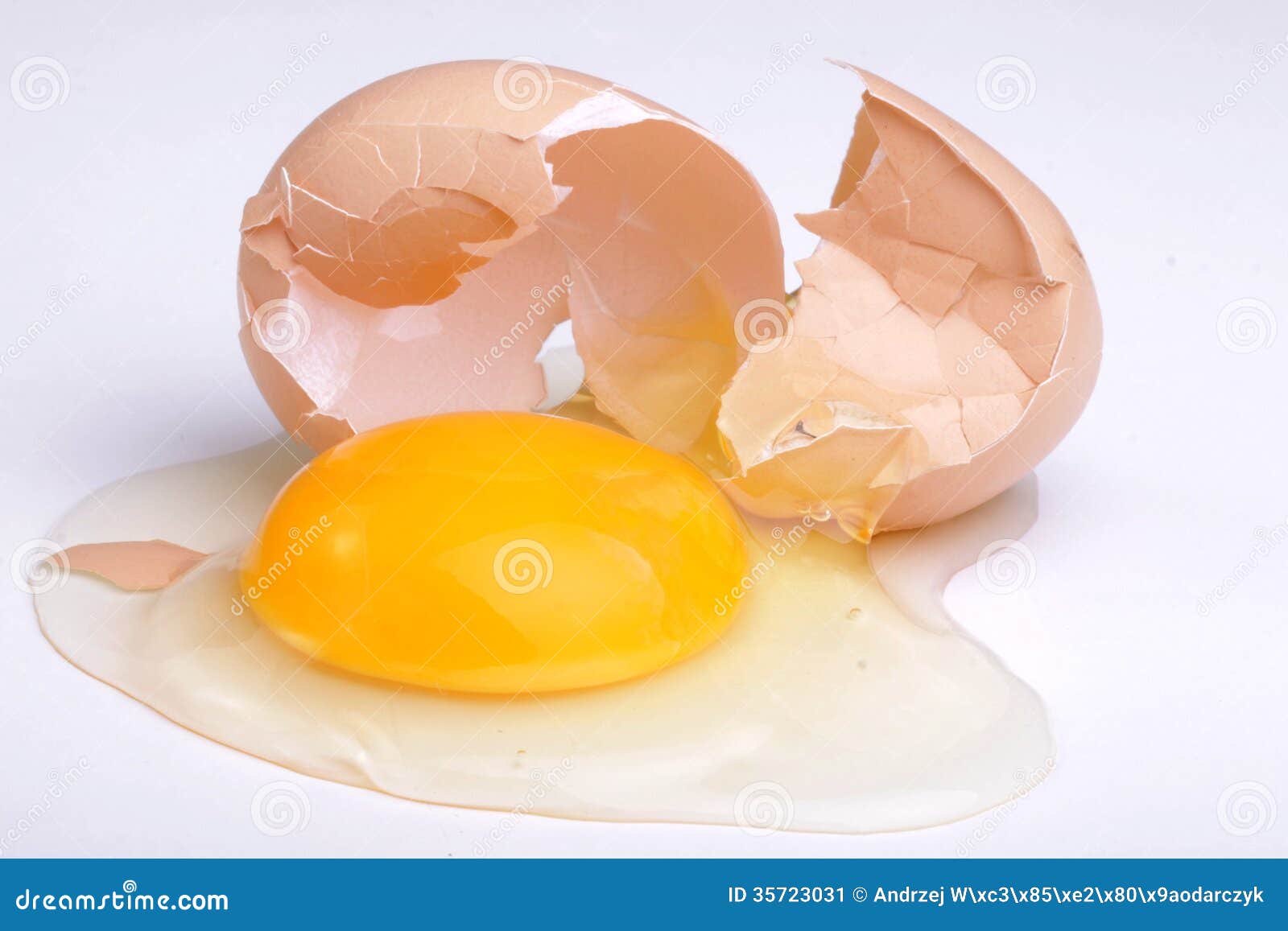 Dooier stock afbeelding. Image of pasen, dooier, vloeistof - 35723031