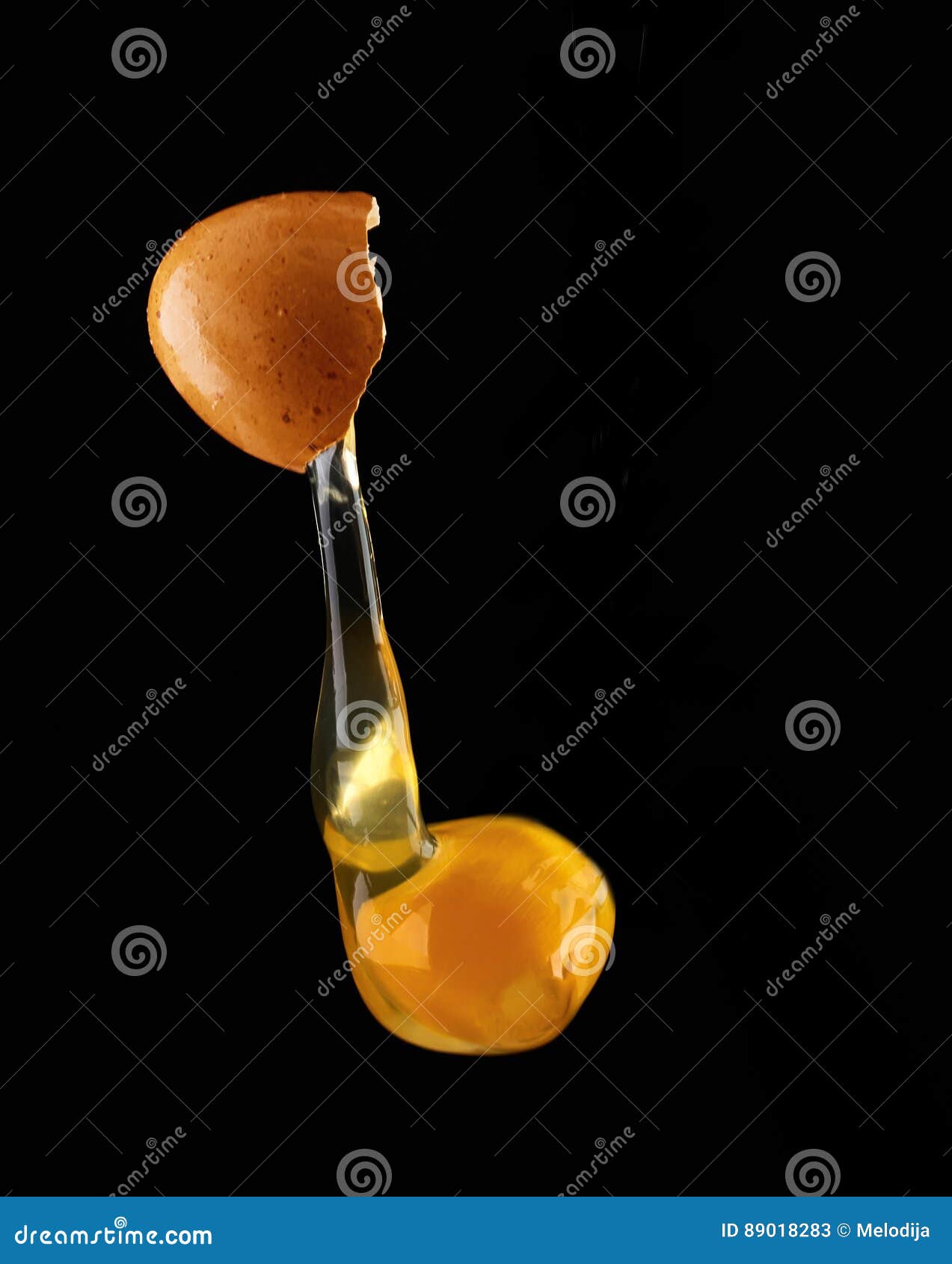 Dooier Het Dalen Van Gebarsten Ruw Verdeeld Ei Stock Afbeelding - Image ...