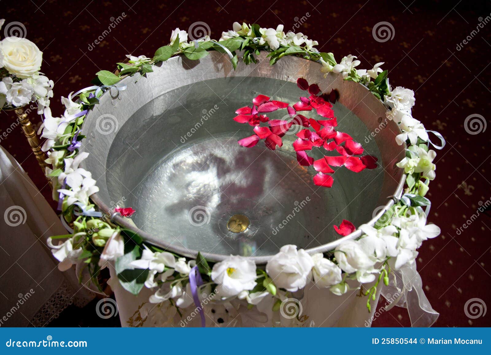 Doopsel stock foto. Image of nantes, christendom, bruin - 25850544