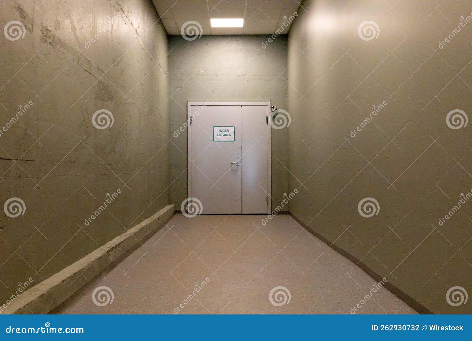 Door in the Corner of a Corridor Stock Photo - Image of wall, corridor ...