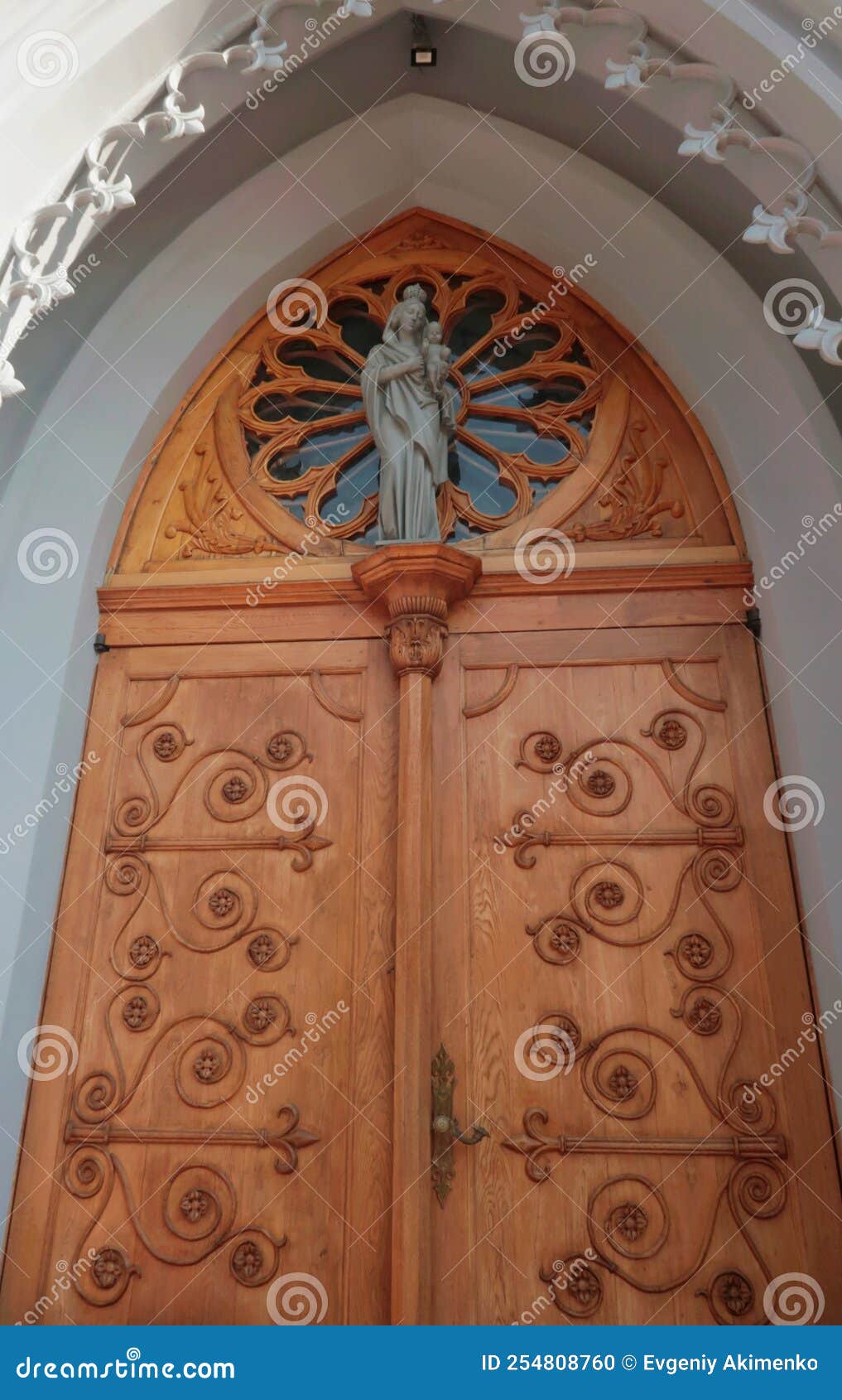 Door to the Gothic chapel stock photo. Image of cathedral - 254808760