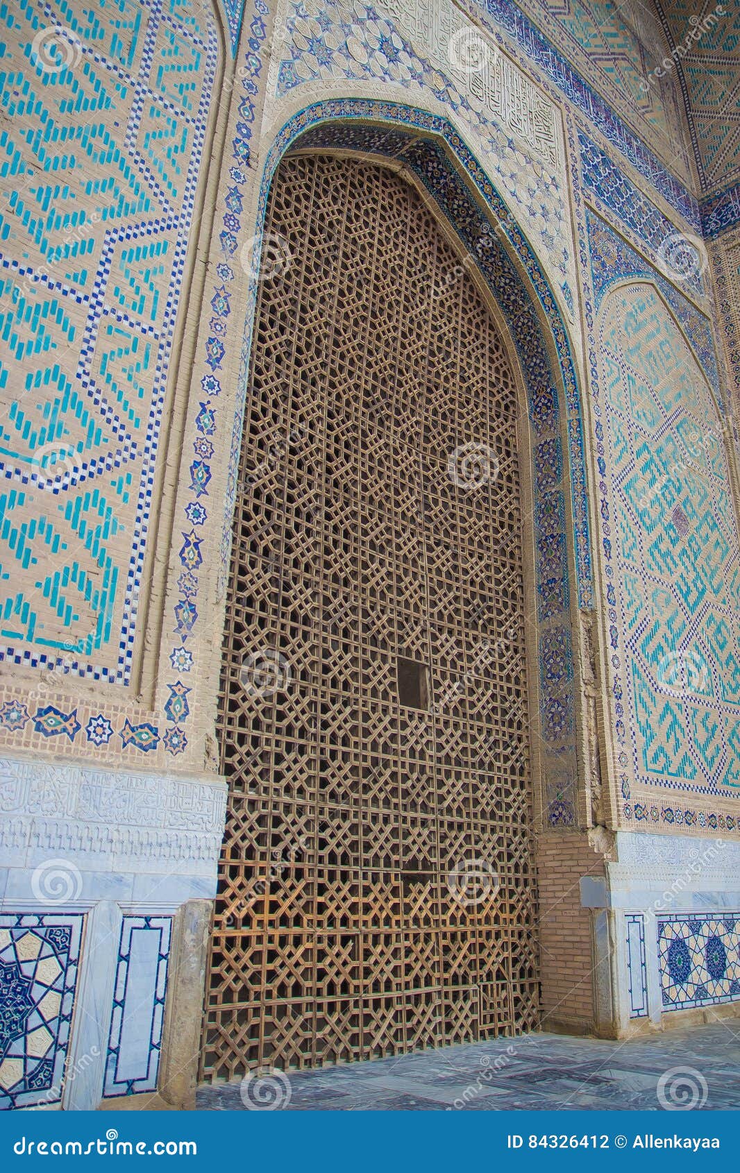 Door and Wall with Traditional Uzbek Decoration in Samarkand Stock ...
