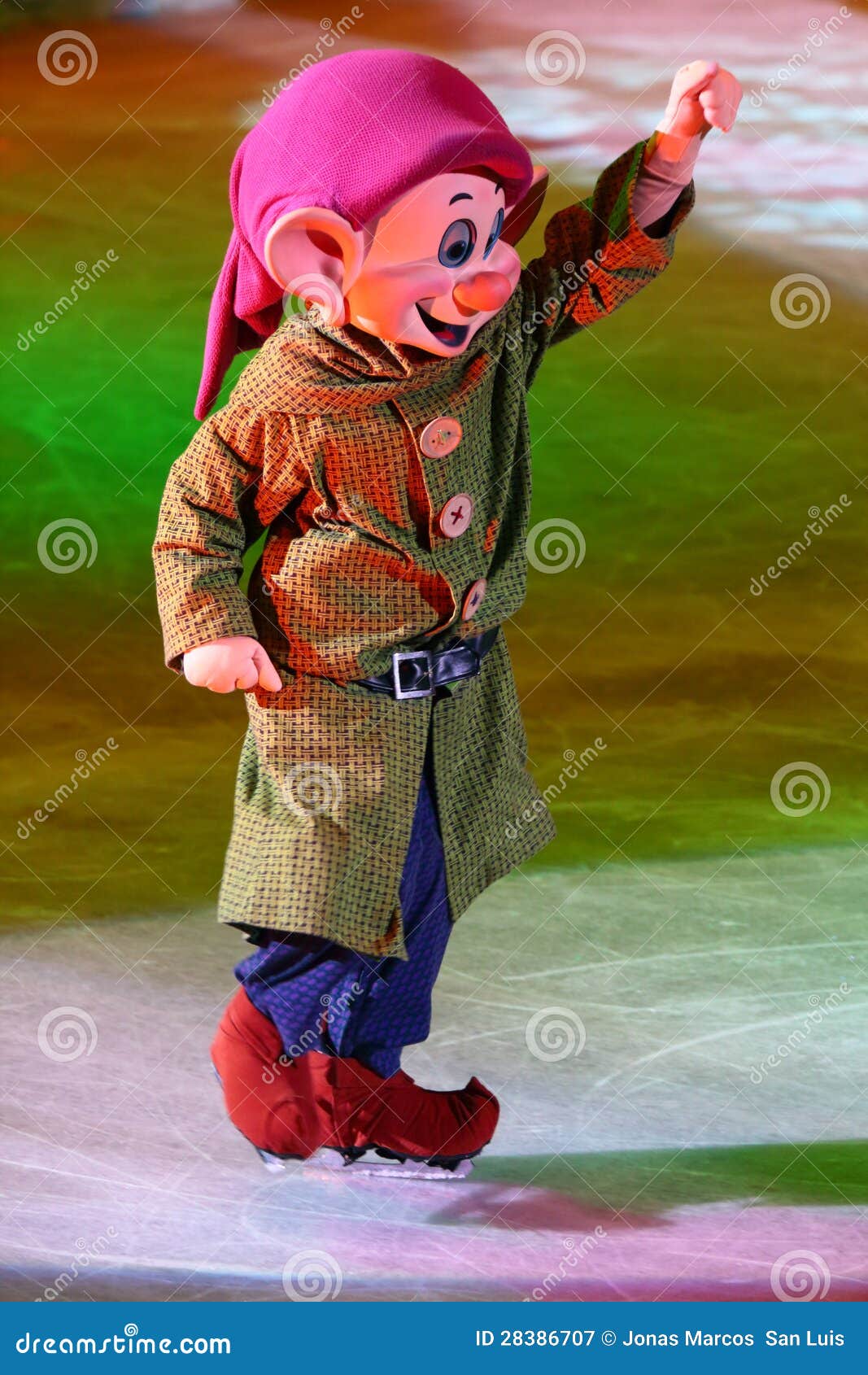 Dopey of Seven Dwarfs editorial photography. Image of costume - 28386707