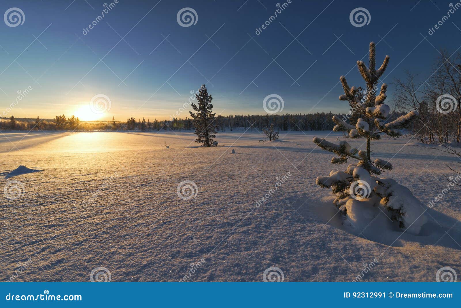 Dopo Una Notte Polare Lunga Immagine Stock - Immagine di acqua, russia ...