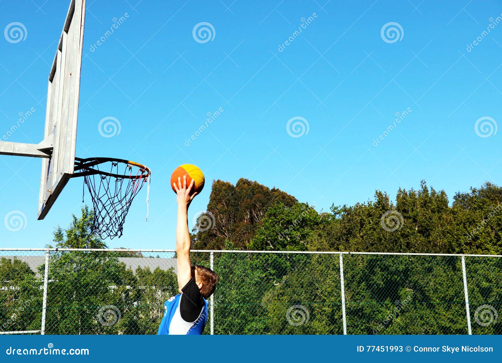 Doppa basket fotografering för bildbyråer. Bild av skräppost - 77451993