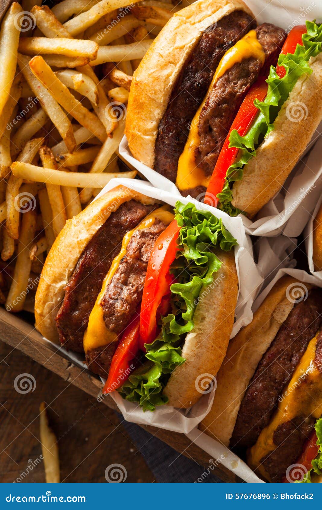 Doppelte Cheeseburger Und Pommes-Frites Stockfoto - Bild von hamburger ...
