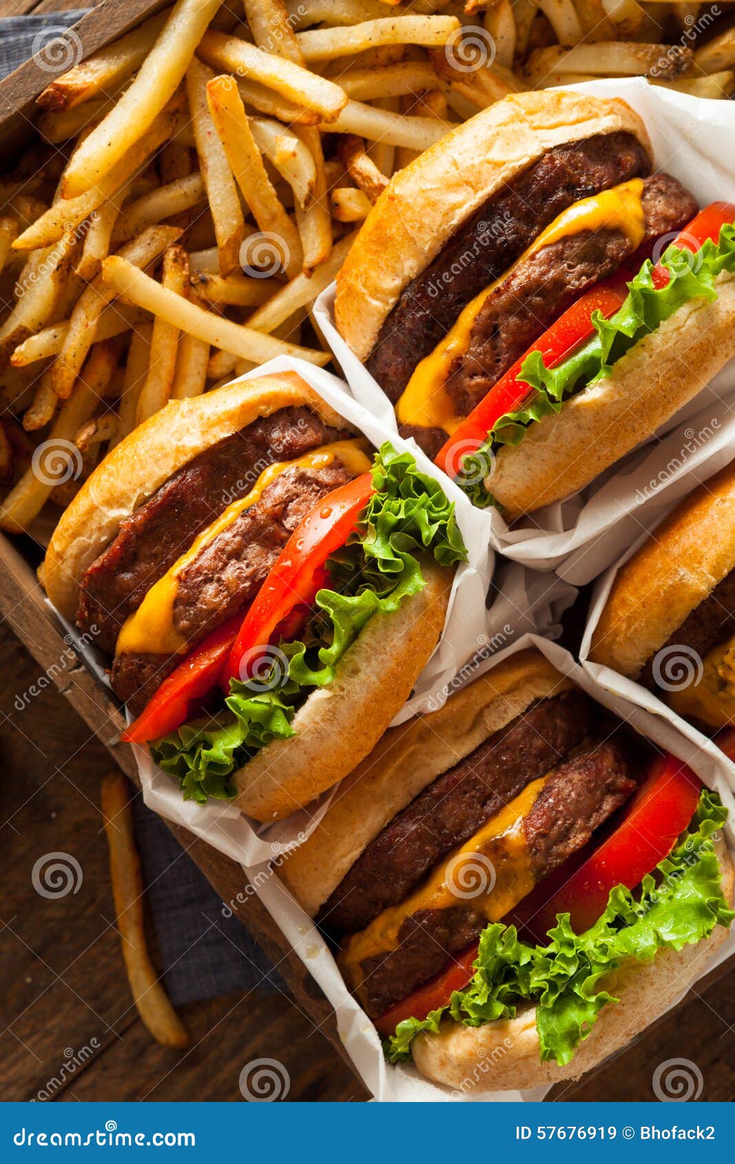 Doppelte Cheeseburger Und Pommes-Frites Stockbild - Bild von schnell ...