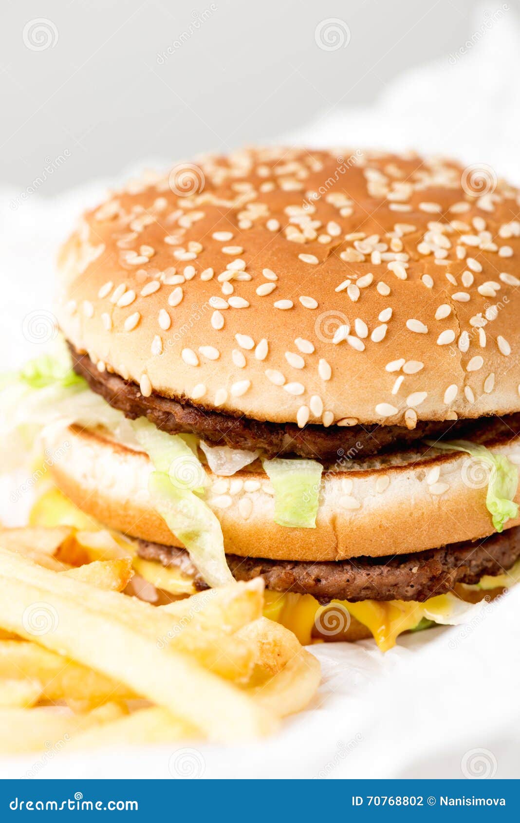 Doppelter Burger Von McDonalds Stockfoto - Bild von cheeseburger ...