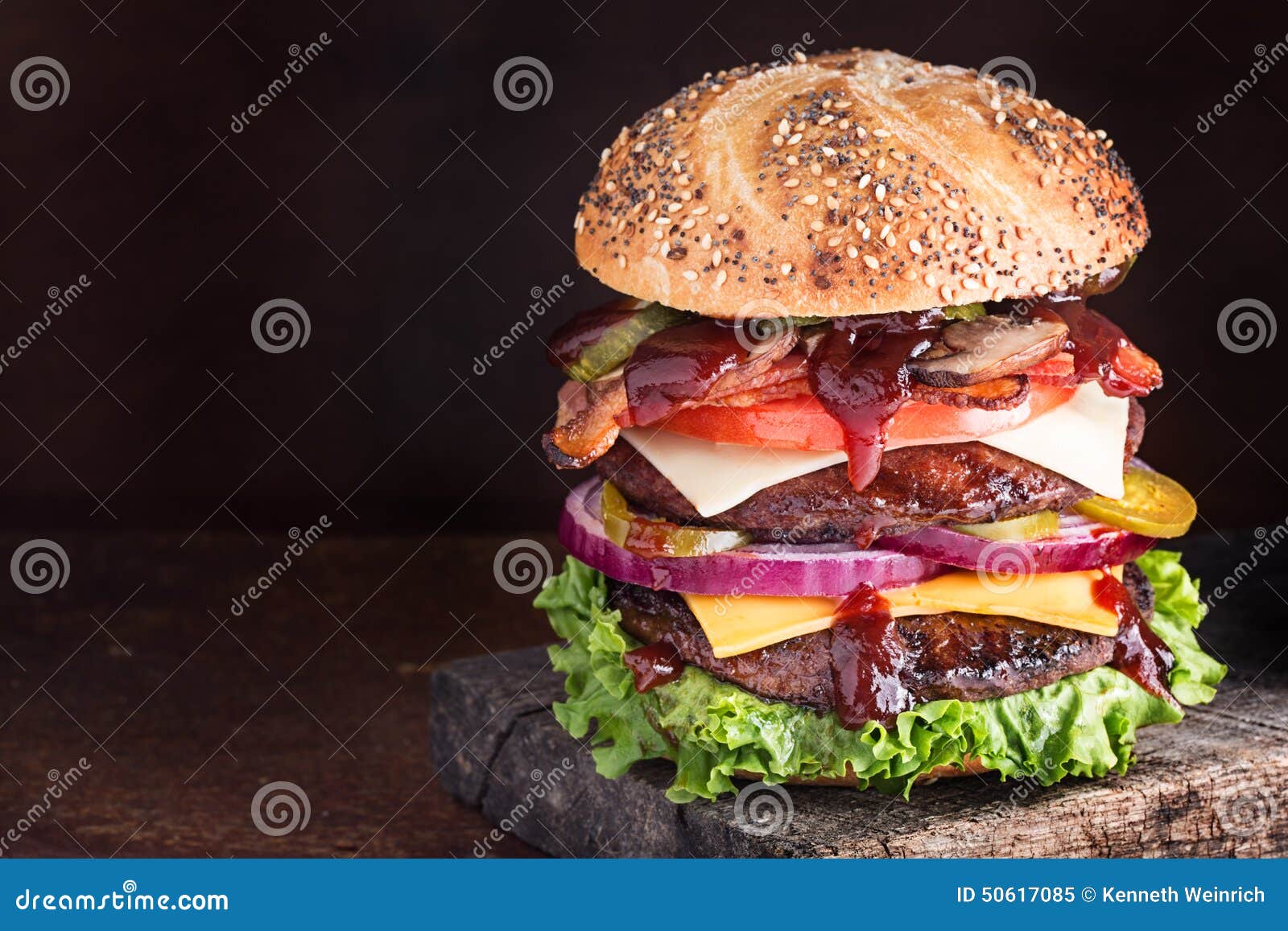 Doppelter Cheeseburger Delux Stockbild - Bild von grill, tomate: 50617085