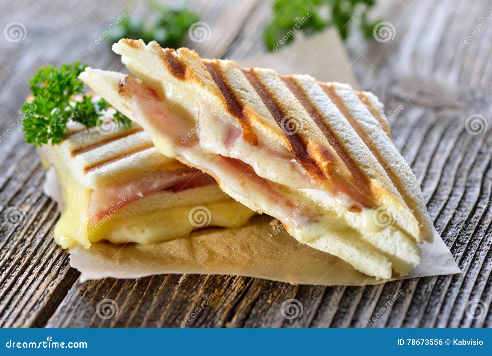 Doppio Panini Con Il Prosciutto Ed Il Formaggio Fotografia Stock ...