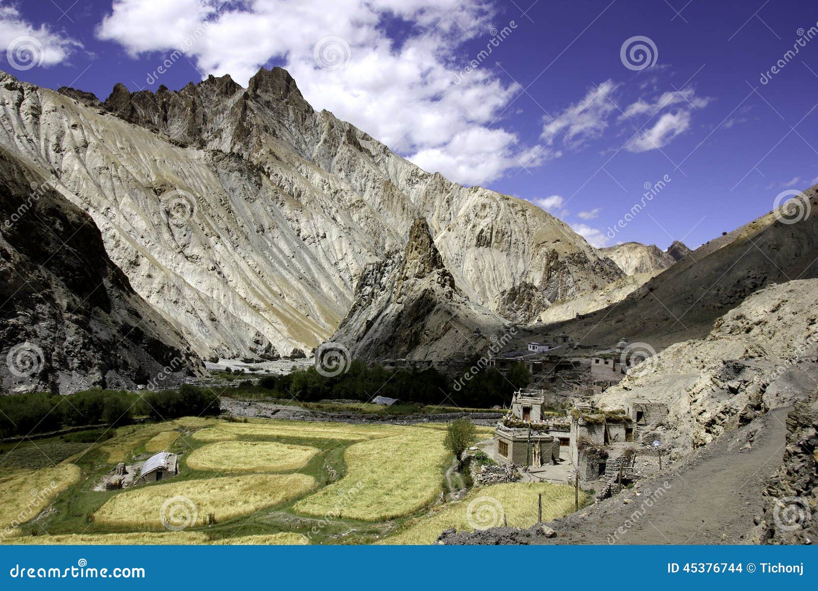 Dorf und Fort Hangkar stockfoto. Bild von treck, fort - 45376744