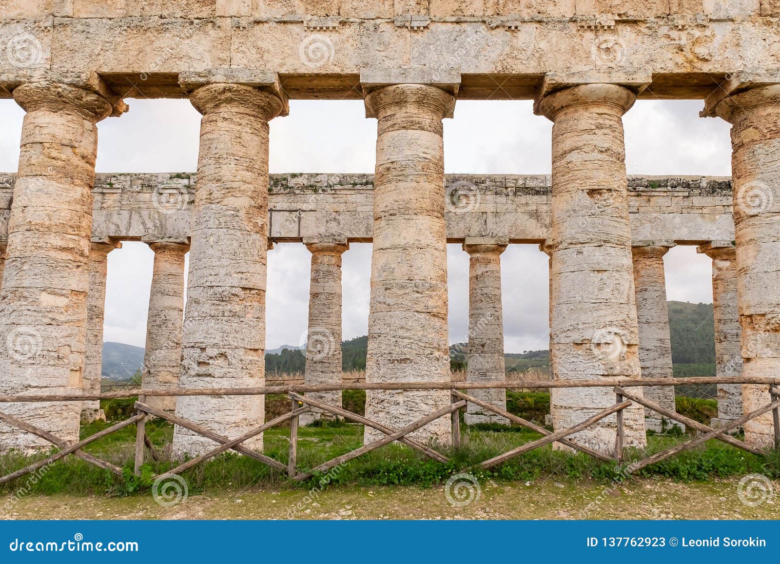 Doric Columns of the Greek Temple at Segesta, Sicily Stock Image ...
