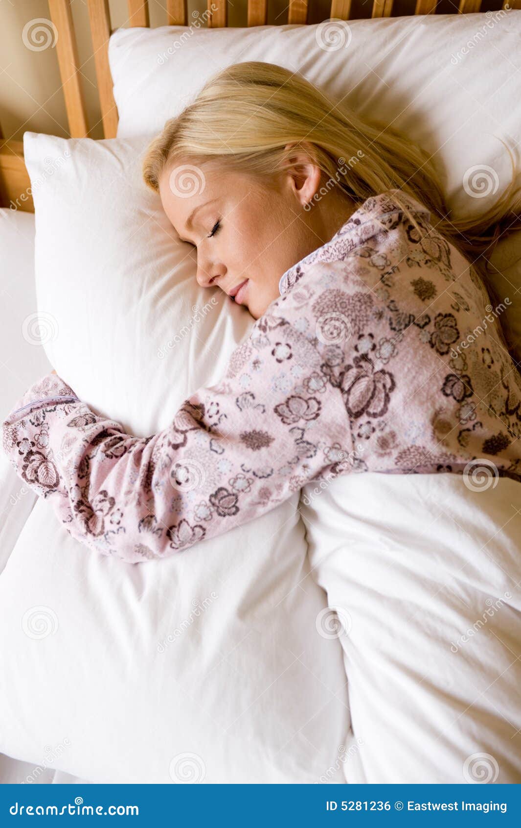 Dormido foto de archivo. Imagen de dormido, dormitorio - 5281236