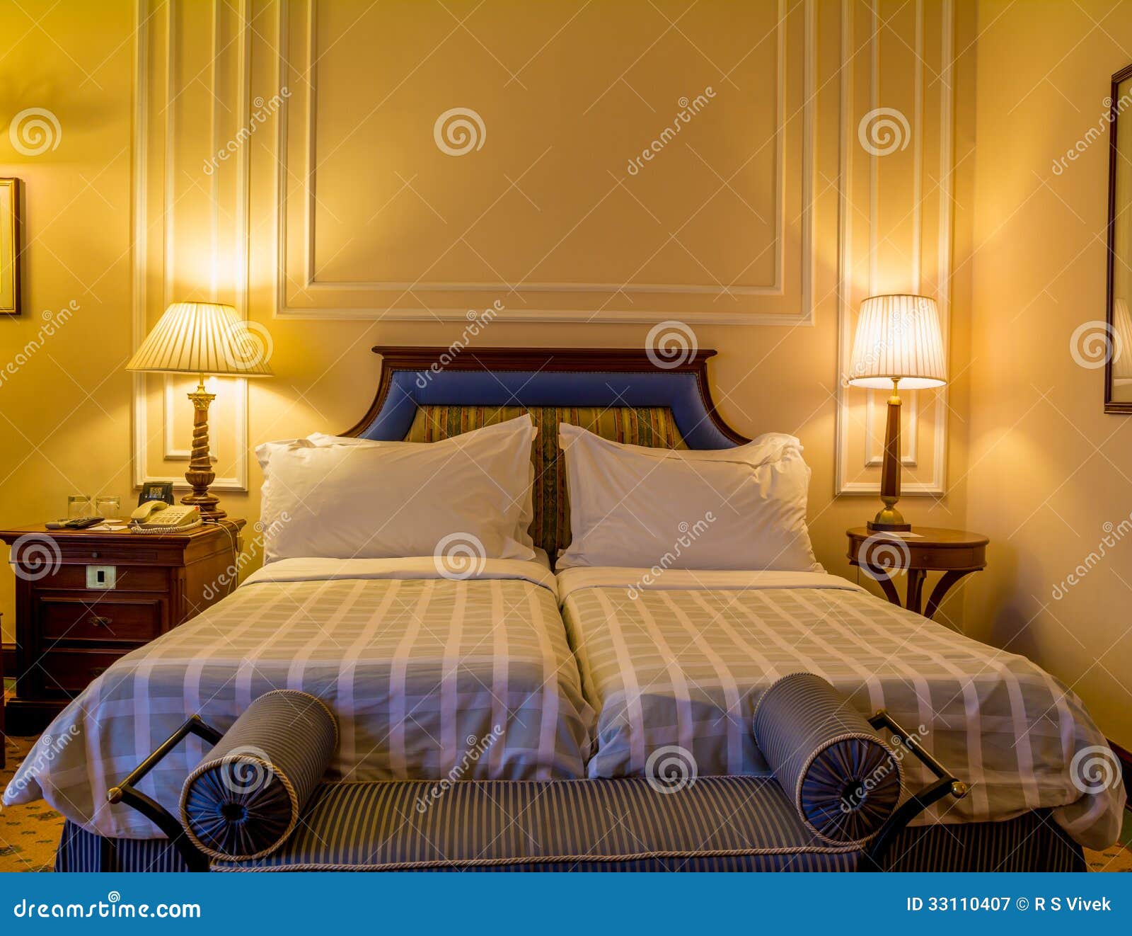 Dormitorio de lujo imagen de archivo. Imagen de resto - 33110407