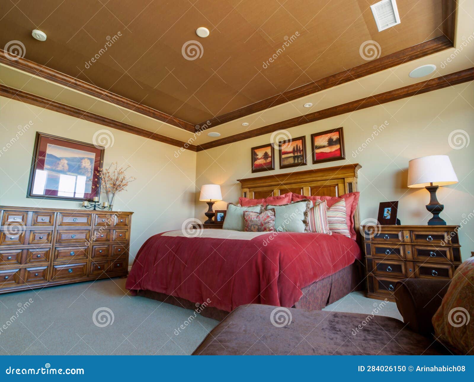 Dormitorio principal imagen editorial. Imagen de ascenso - 284026150