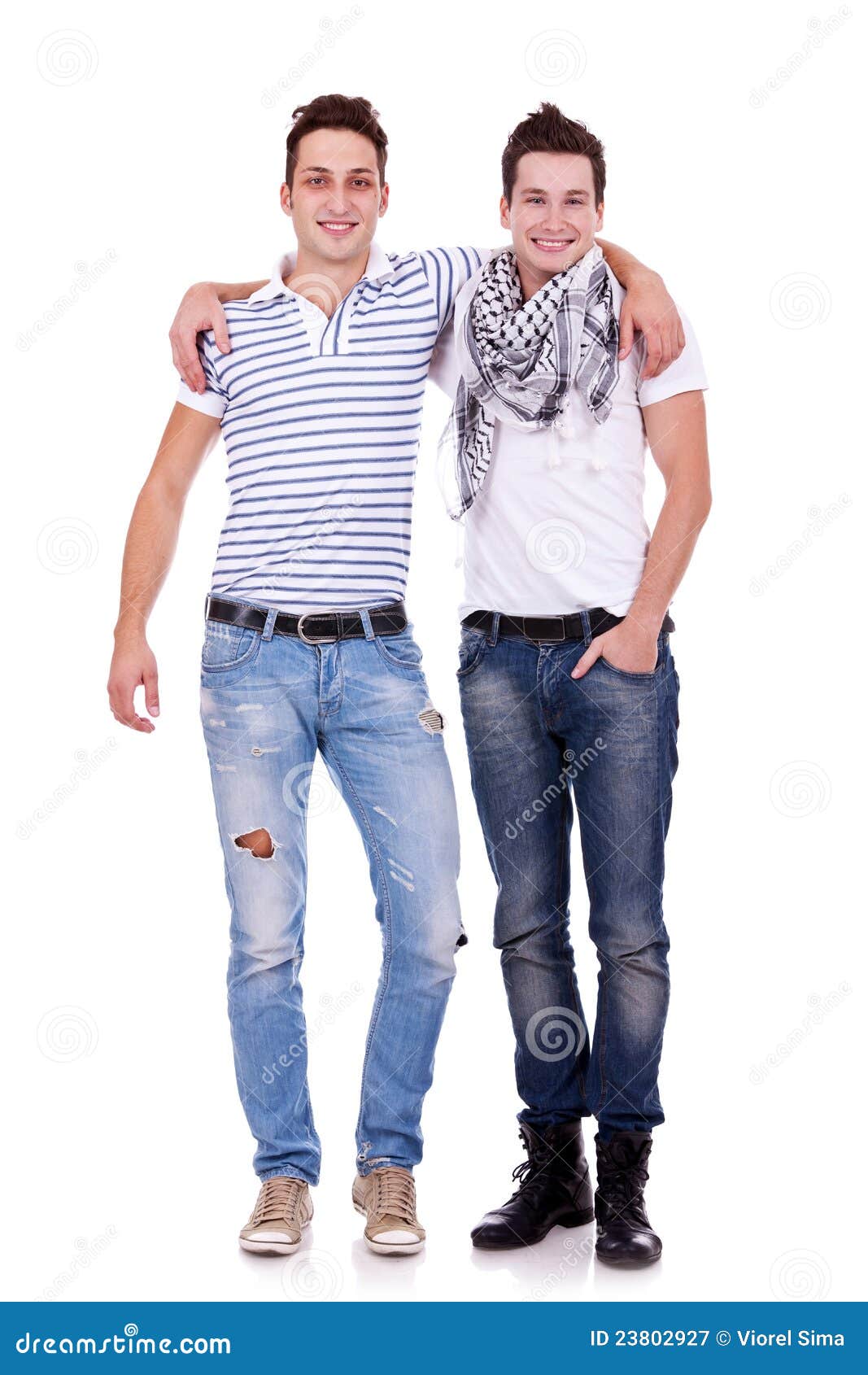 Dos amigos imagen de archivo. Imagen de mirando, abrazado - 23802927