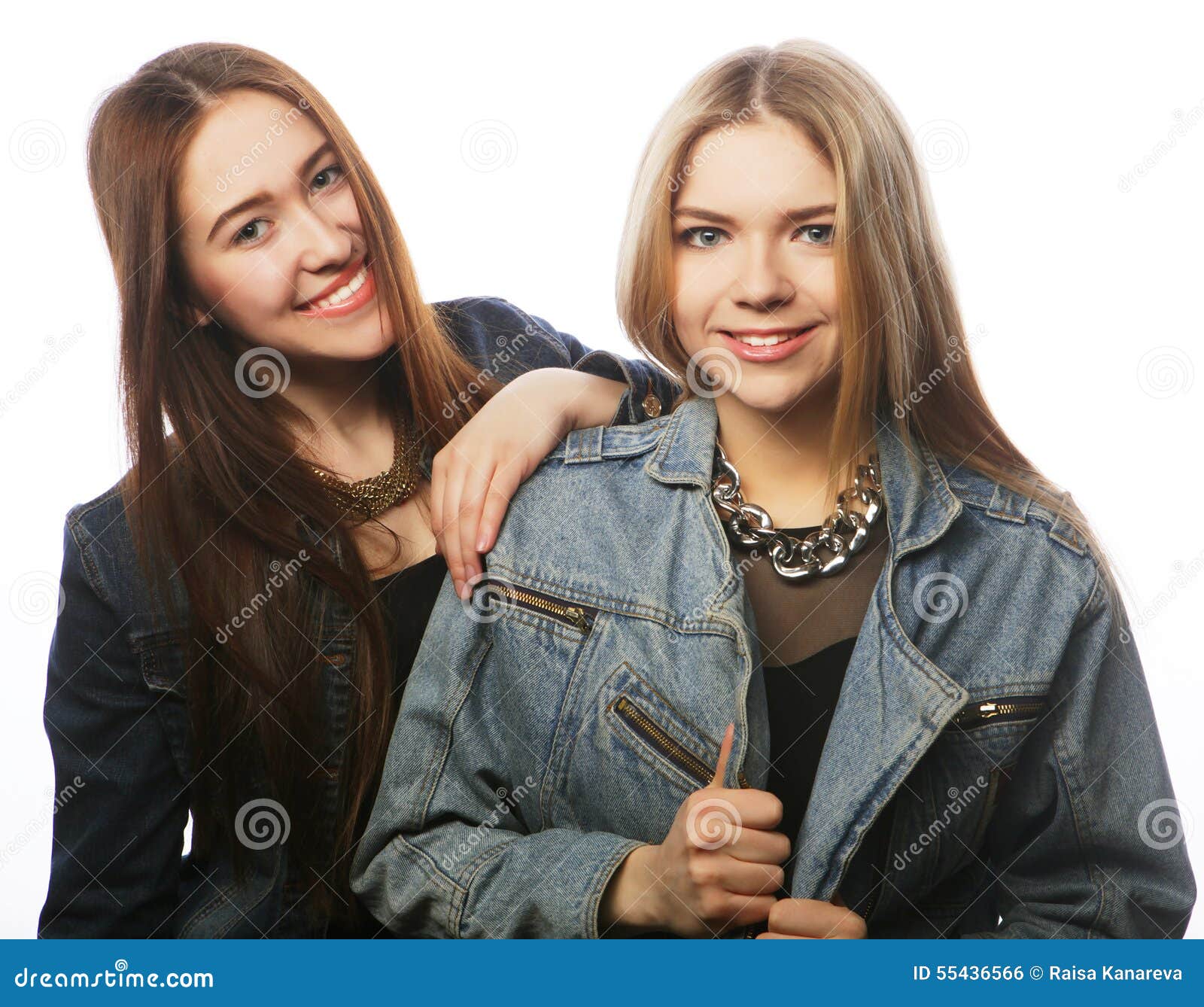 Dos Amigos De Chica Joven Que Se Divierten Foto de archivo - Imagen de ...
