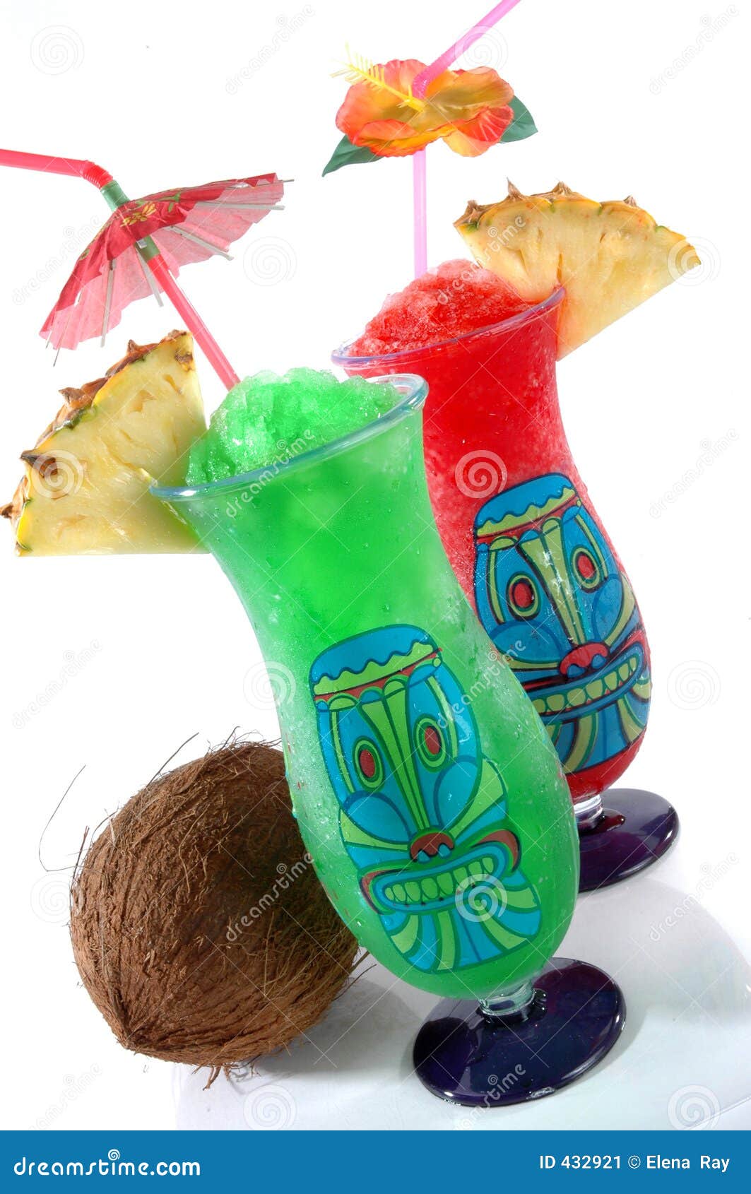 Dos Bebidas Tropicales De Tiki Imagen de archivo - Imagen de paja ...