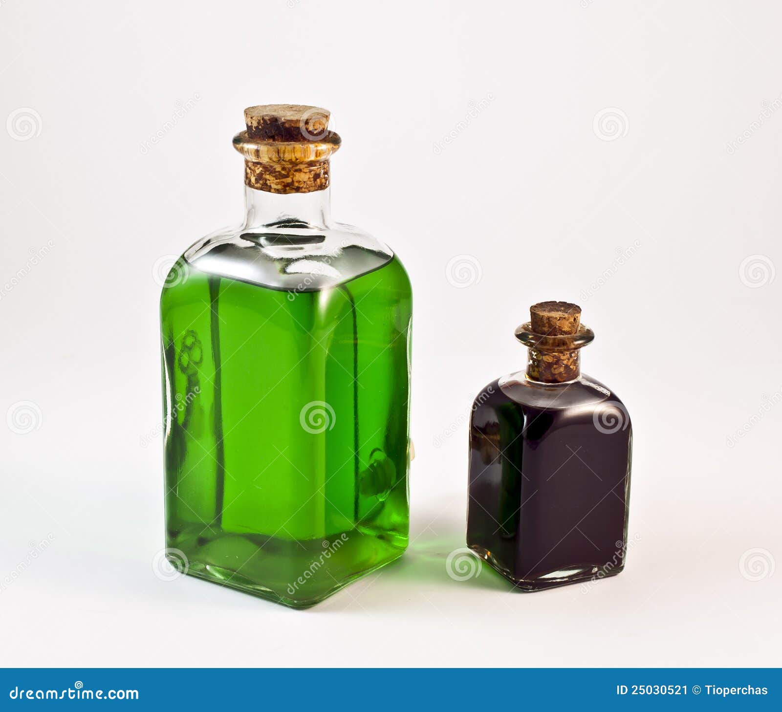 Dos botellas imagen de archivo. Imagen de botella, blanco - 25030521