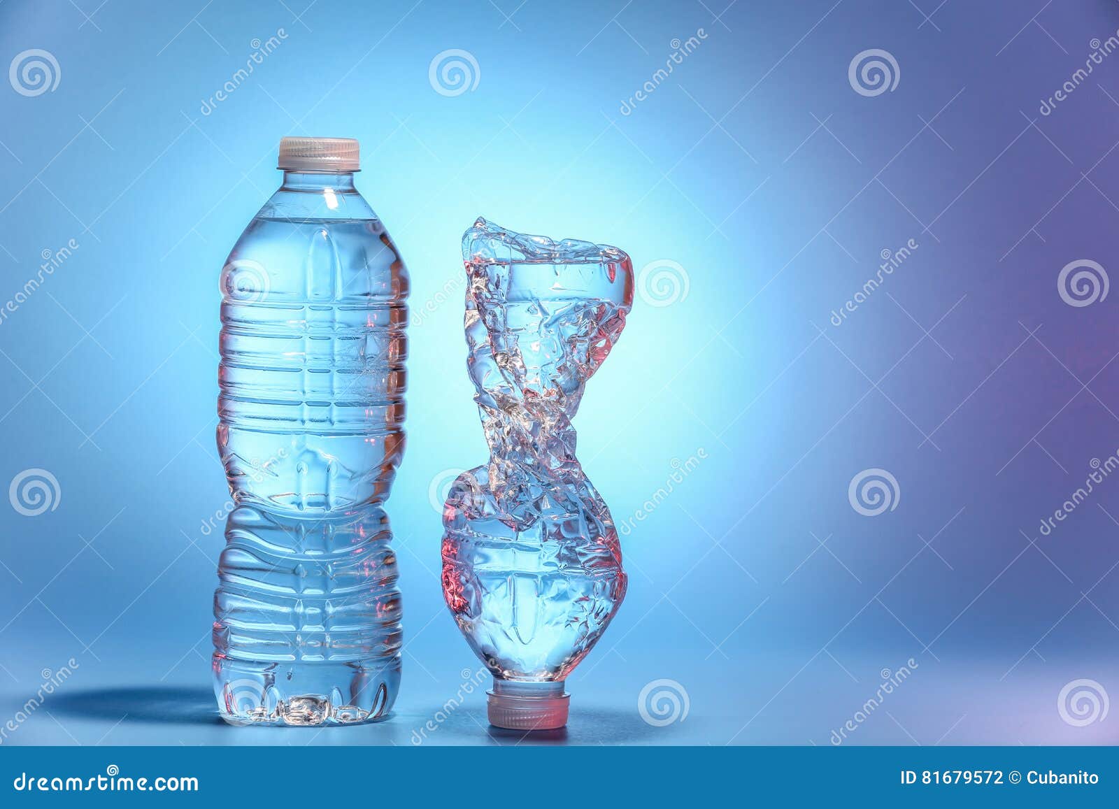 Dos botellas de agua foto de archivo. Imagen de abierto - 81679572