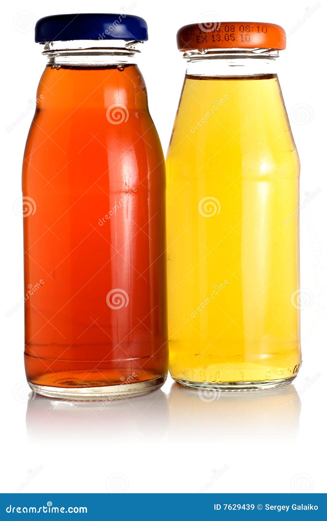 Dos botellas de jugo imagen de archivo. Imagen de tapa - 7629439
