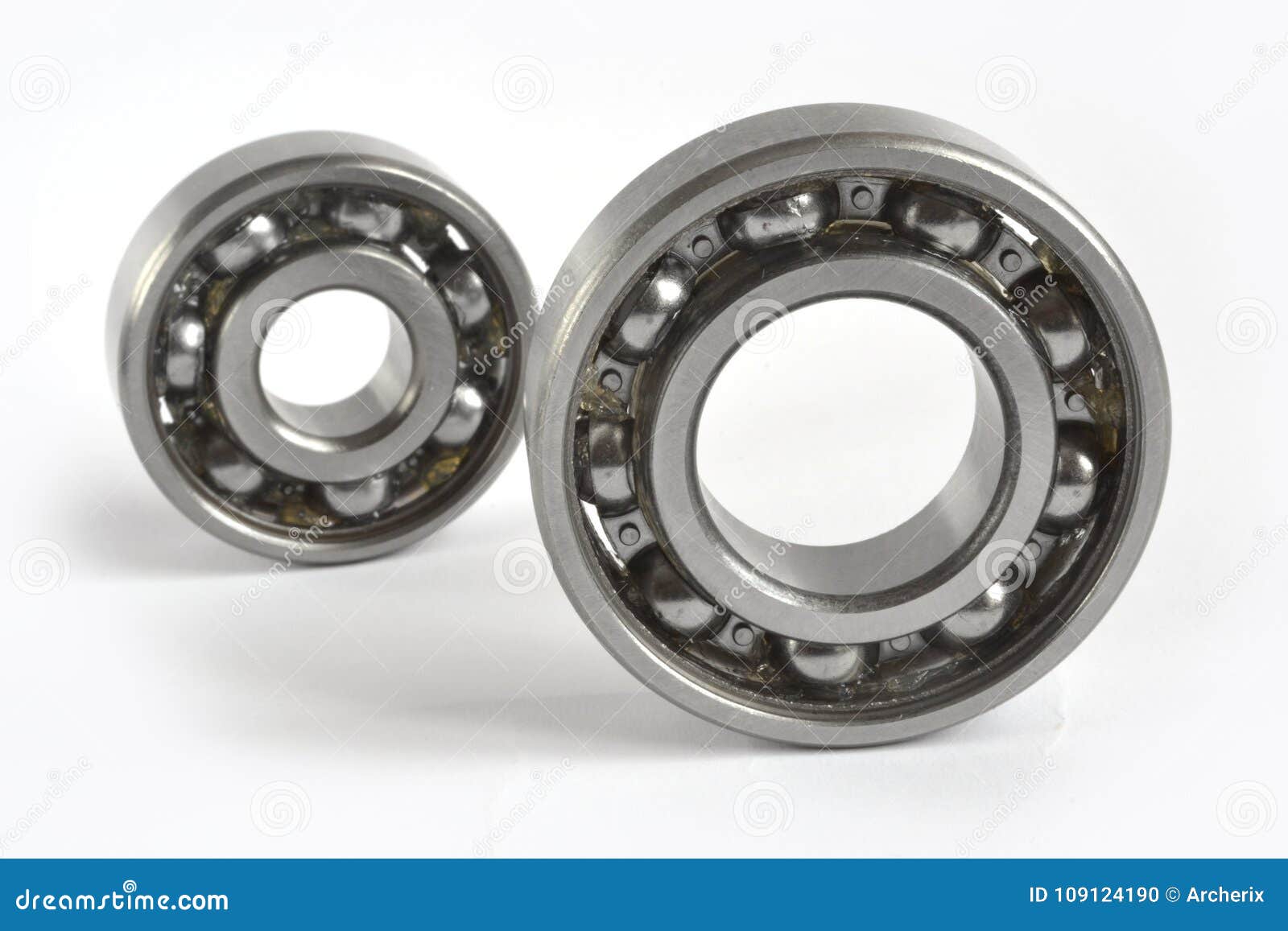 Dos cojinetes foto de archivo. Imagen de mecanismo, cojinete - 109124190