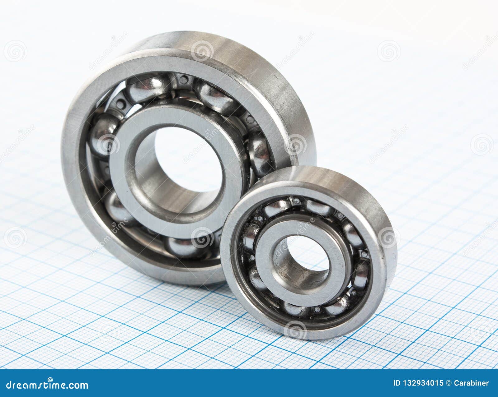 Dos cojinetes imagen de archivo. Imagen de cojinete - 132934015