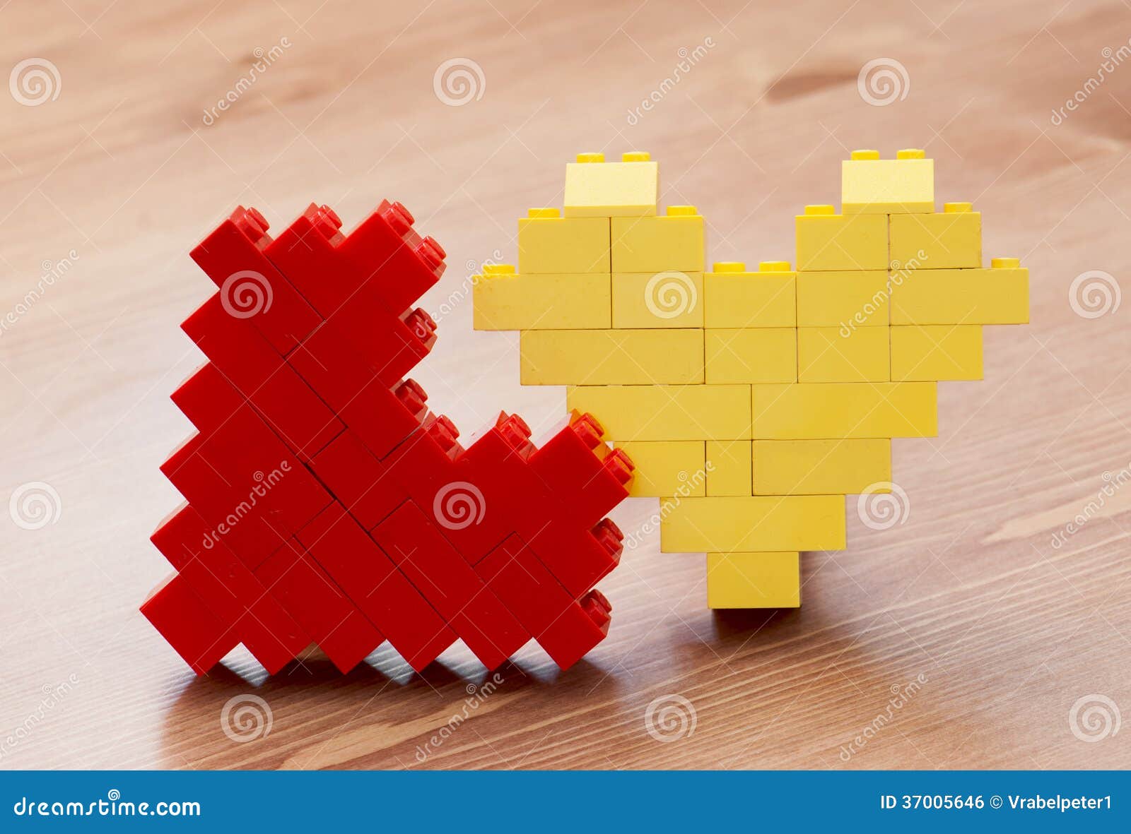 Dos corazones del lego foto de archivo. Imagen de valentinas - 37005646
