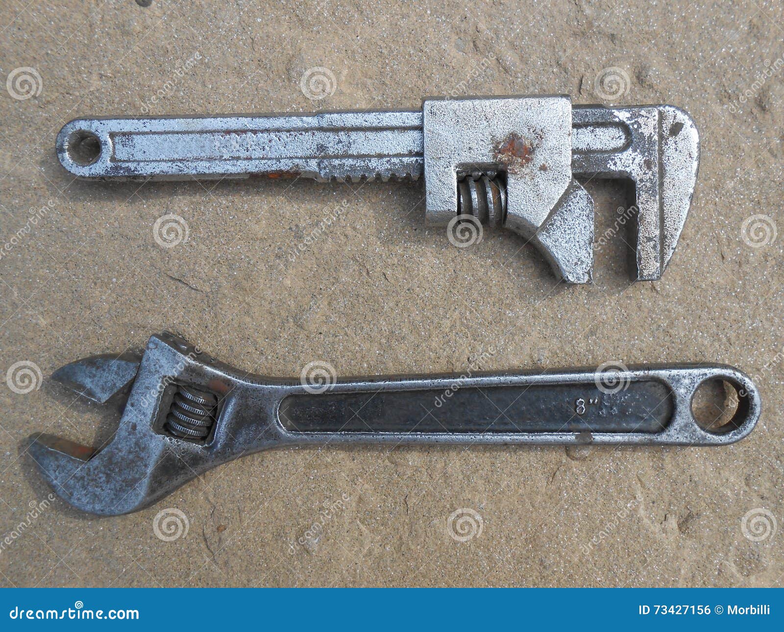 Dos llaves foto de archivo. Imagen de francés, diferente - 73427156