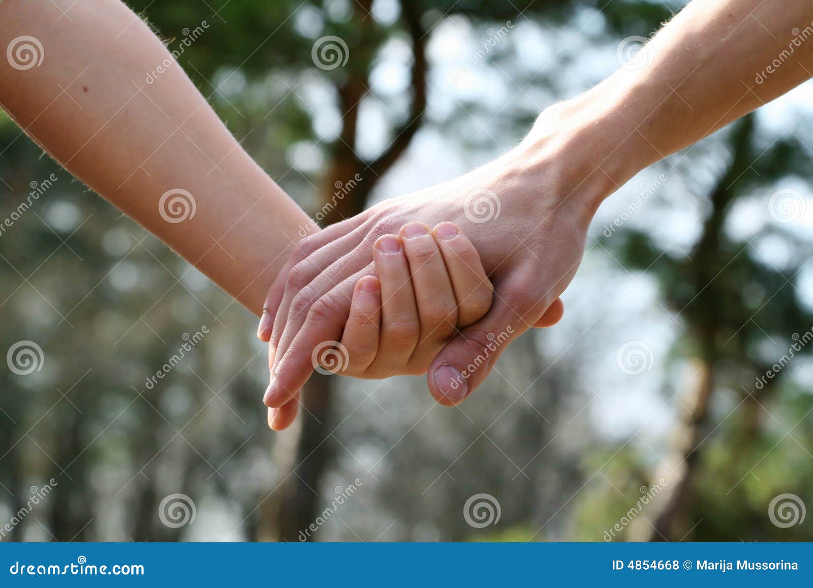 Dos manos foto de archivo. Imagen de poco, hija, imagen - 4854668