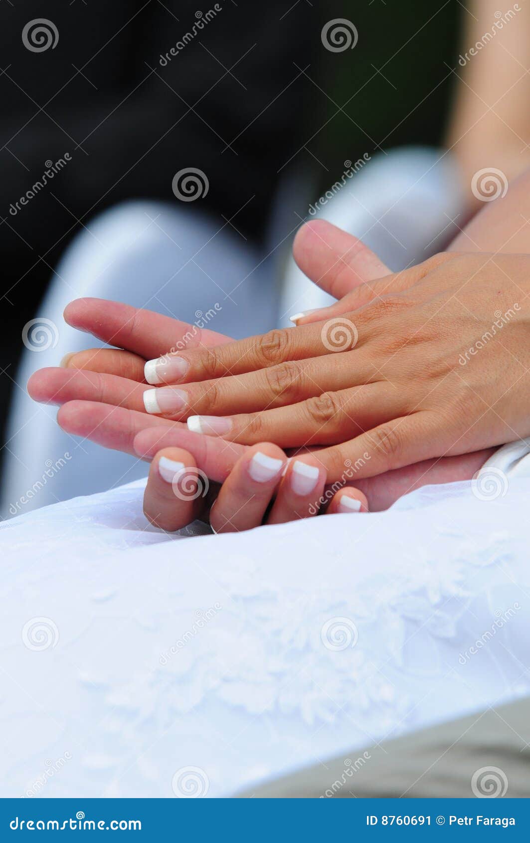 Dos manos imagen de archivo. Imagen de exterior, tenencia - 8760691