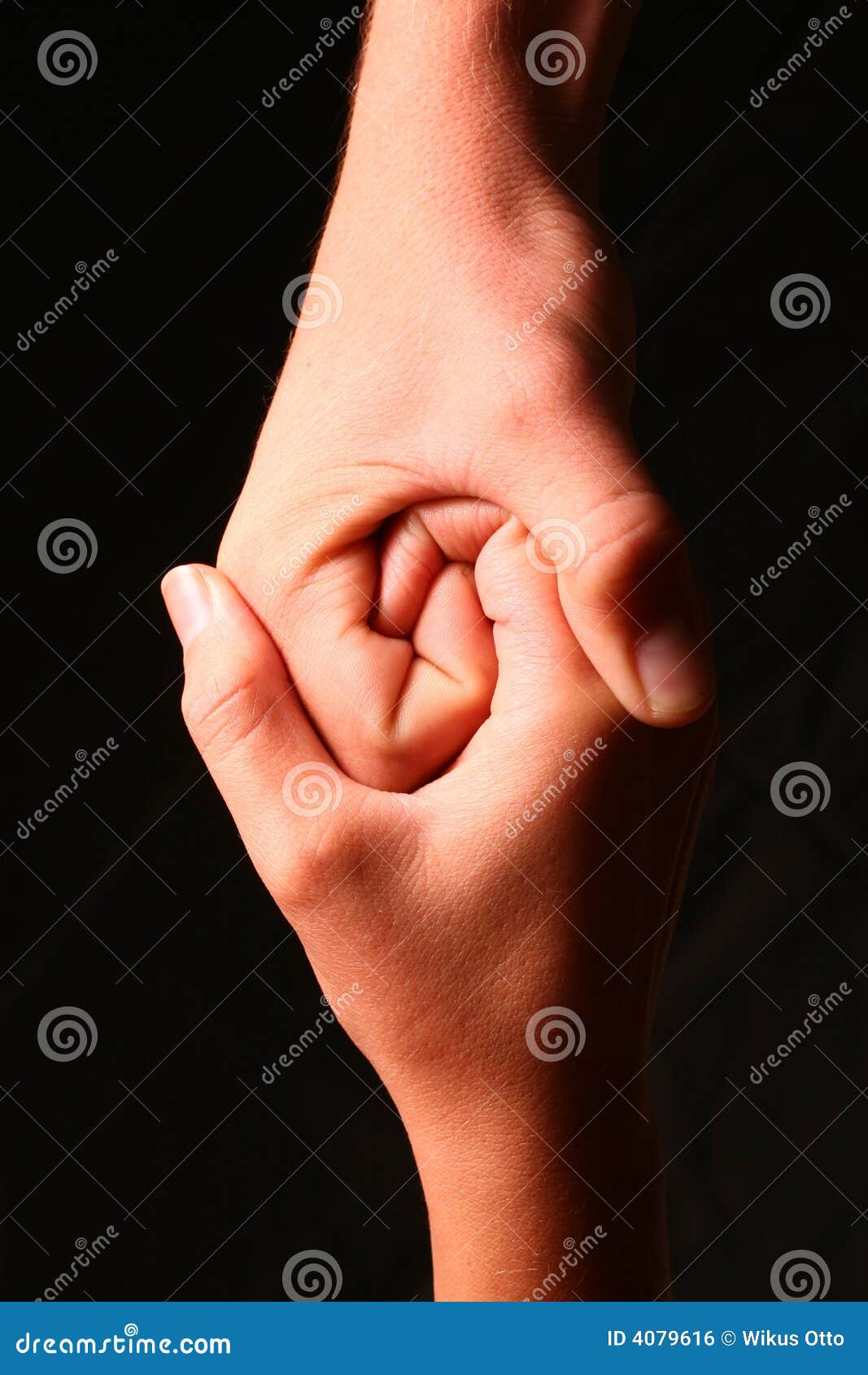 Dos manos entrelazadas foto de archivo. Imagen de ideas - 4079616