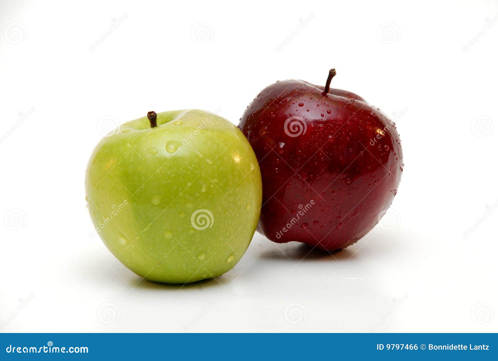 Dos manzanas foto de archivo. Imagen de aislado, dulce - 9797466