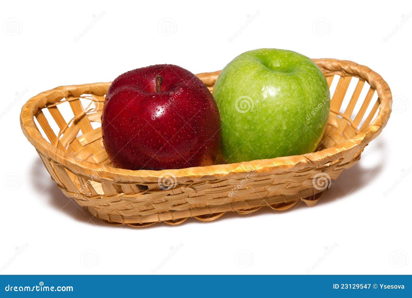 Dos manzanas en una cesta imagen de archivo. Imagen de forma - 23129547