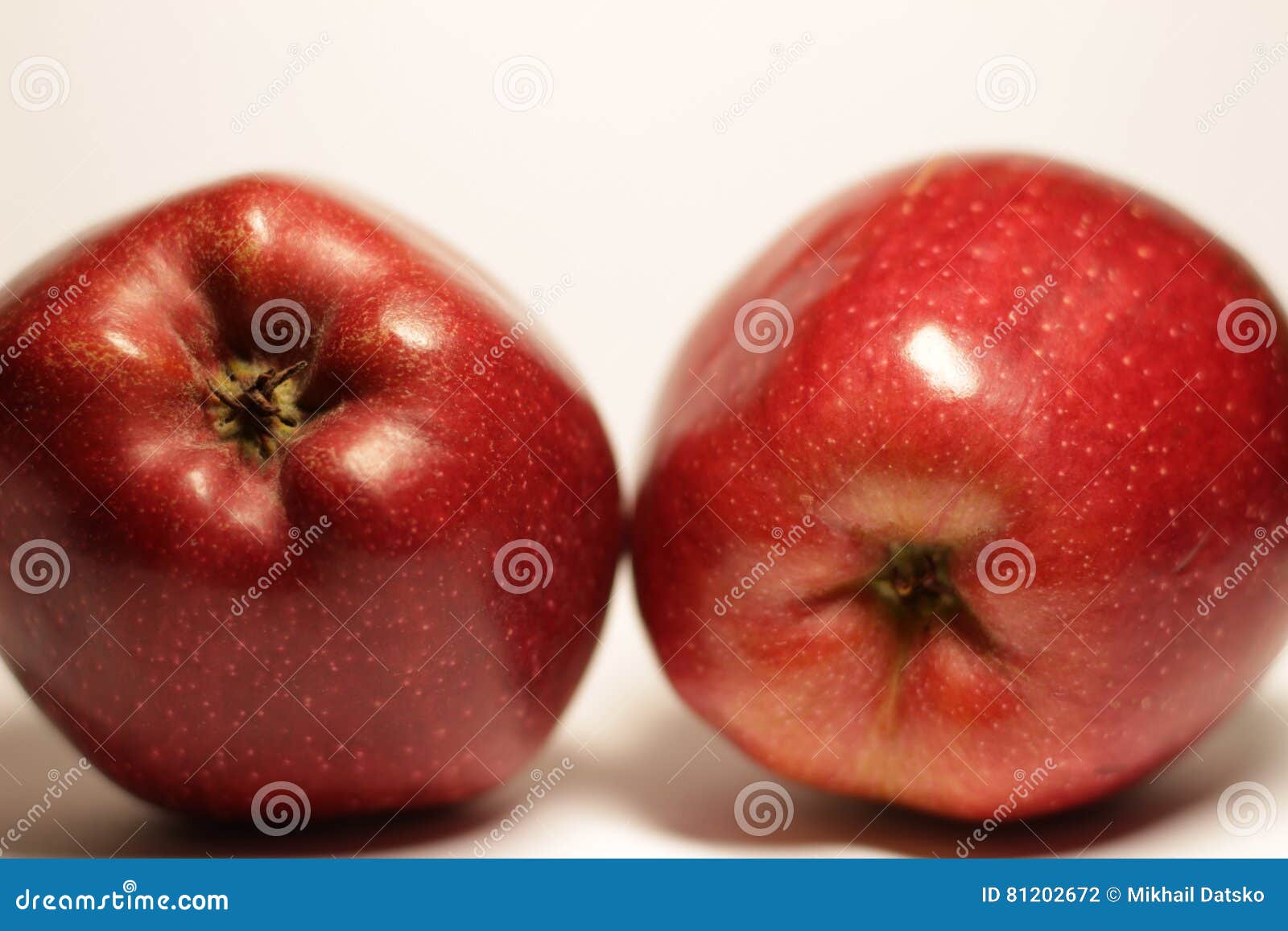 Dos manzanas rojas foto de archivo. Imagen de dieta, refresco - 81202672