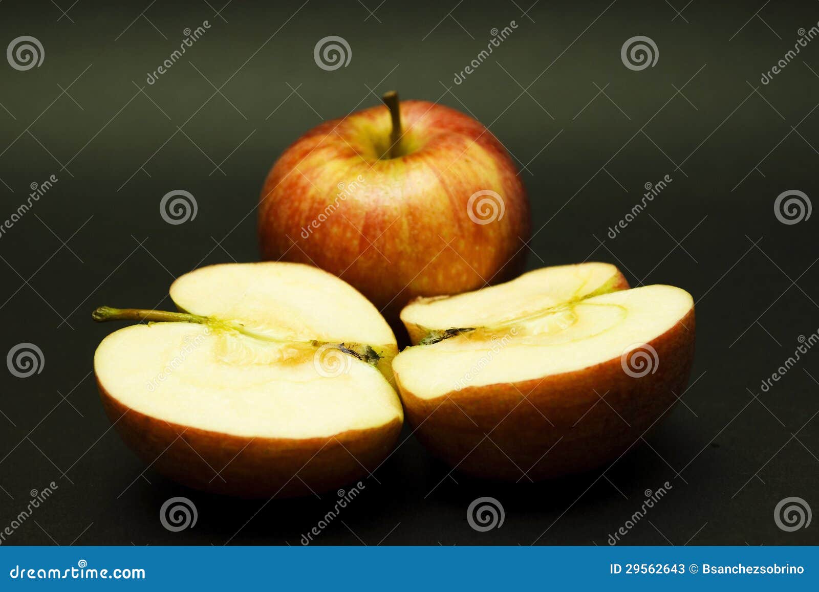 Dos Manzanas, Una Partida En Dos Imagen de archivo - Imagen de ...