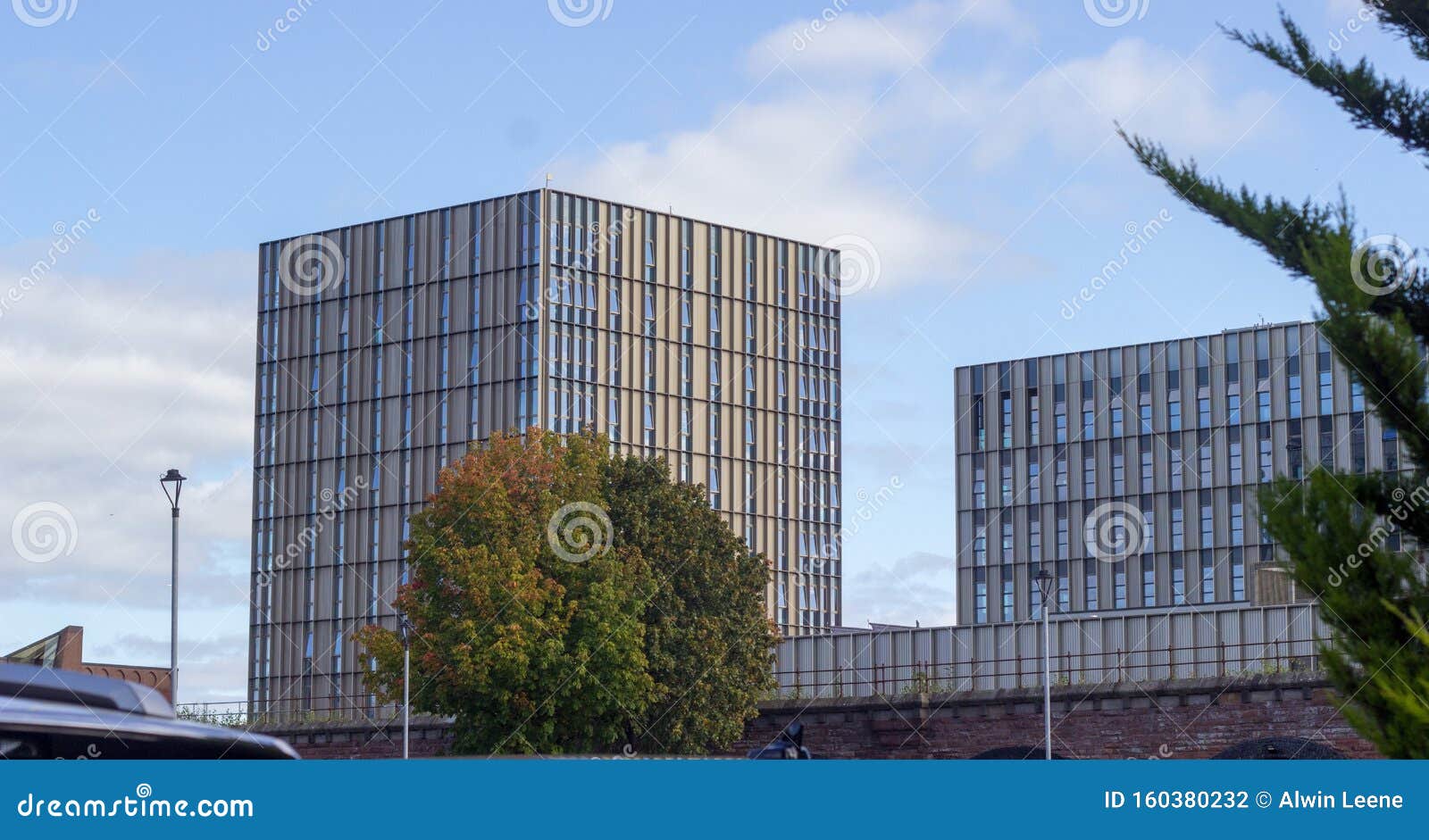 Dos Modernos Edificios De Oficinas Cuadrados En Glasgow Foto de archivo - Imagen de escocia ...