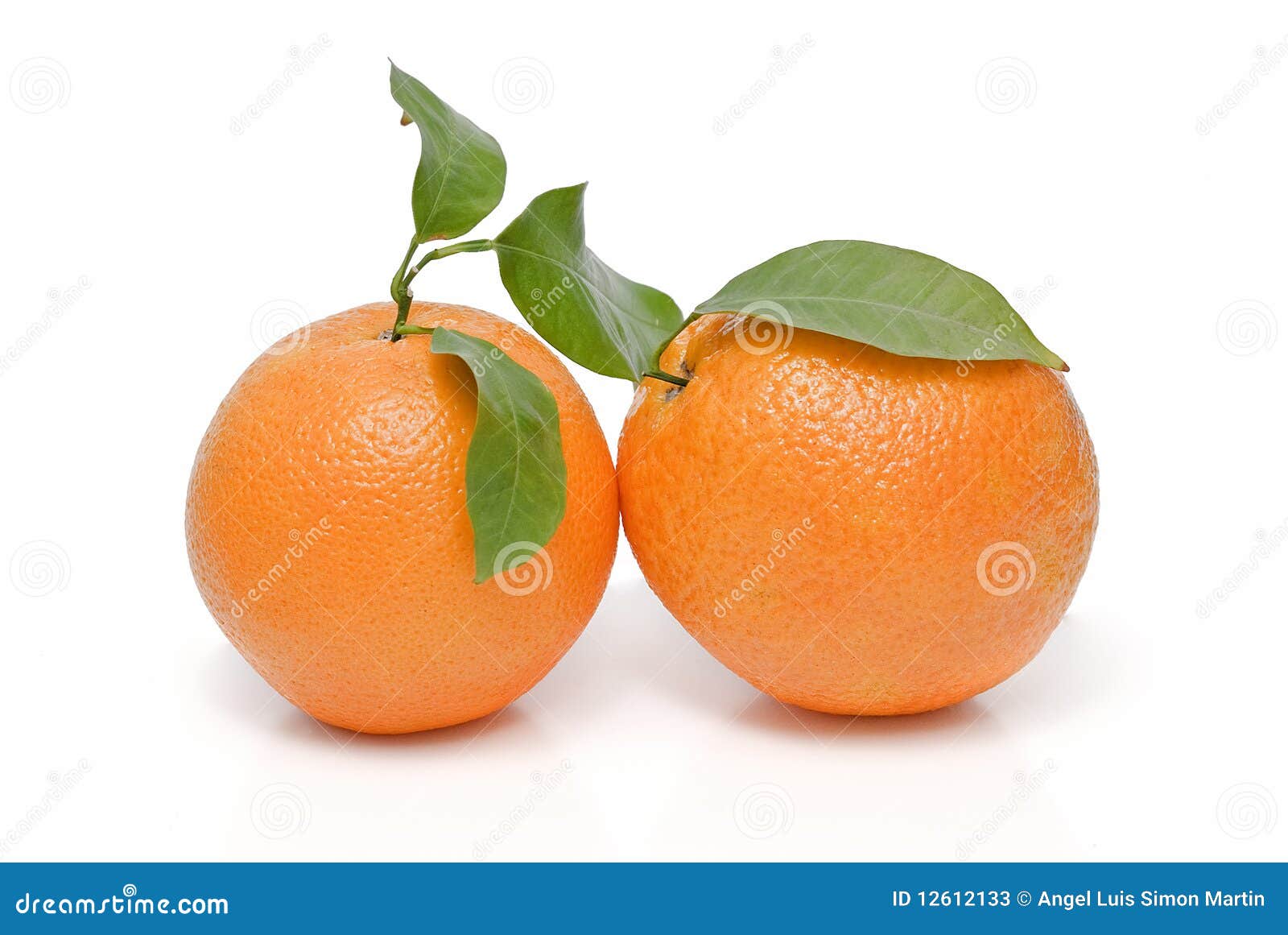 Dos Naranjas Con Las Hojas. Imagen de archivo - Imagen de hojas, fruta ...