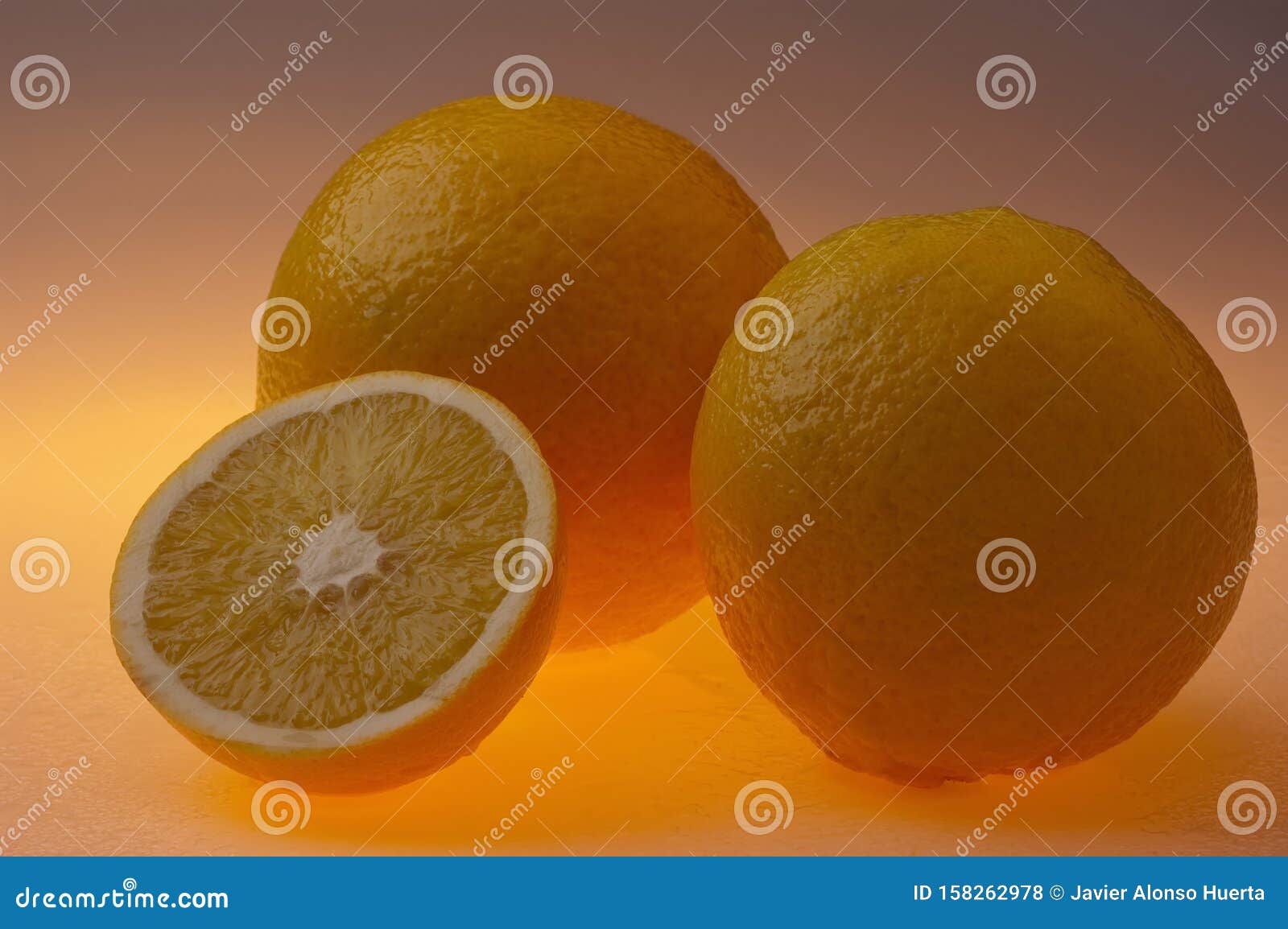 Dos Naranjas De Fondo Naranja Foto de archivo - Imagen de jugo ...