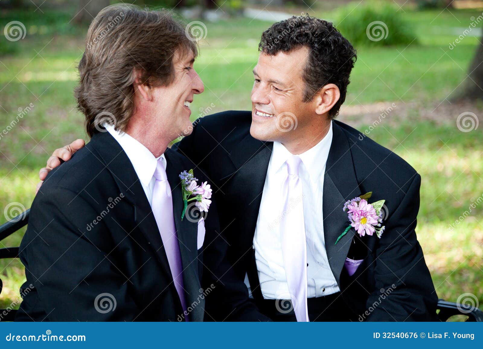 Dos Novios Gay El Día De Boda Foto de archivo - Imagen de hermoso ...